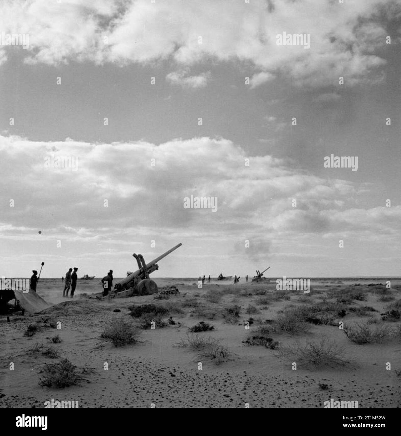 The British Army in North Africa 1940-43 A 4.5 inch Gun Howitzer in ...