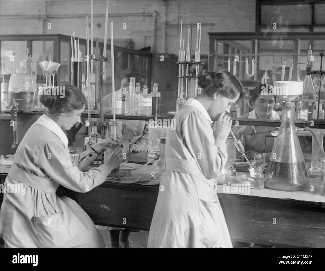 Mond laboratory hi-res stock photography and images - Alamy