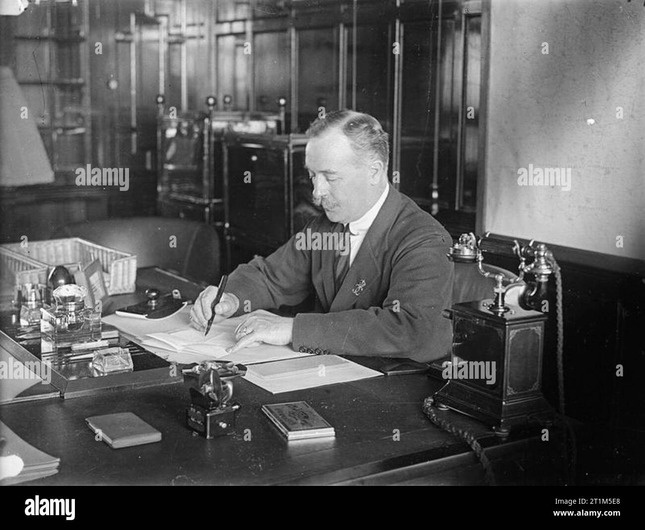 Ministry of Information First World War Official Collection Lord ...