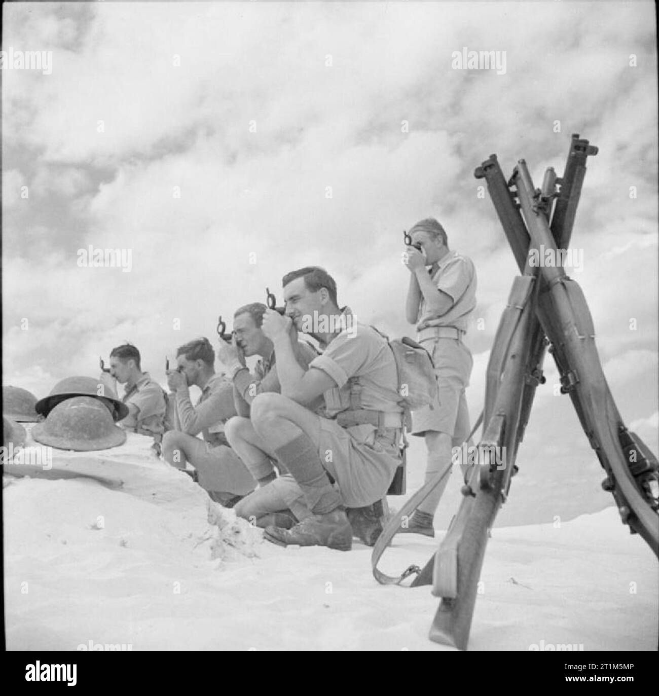 The British Army in North Africa 1941 Troops receiving instructions on ...