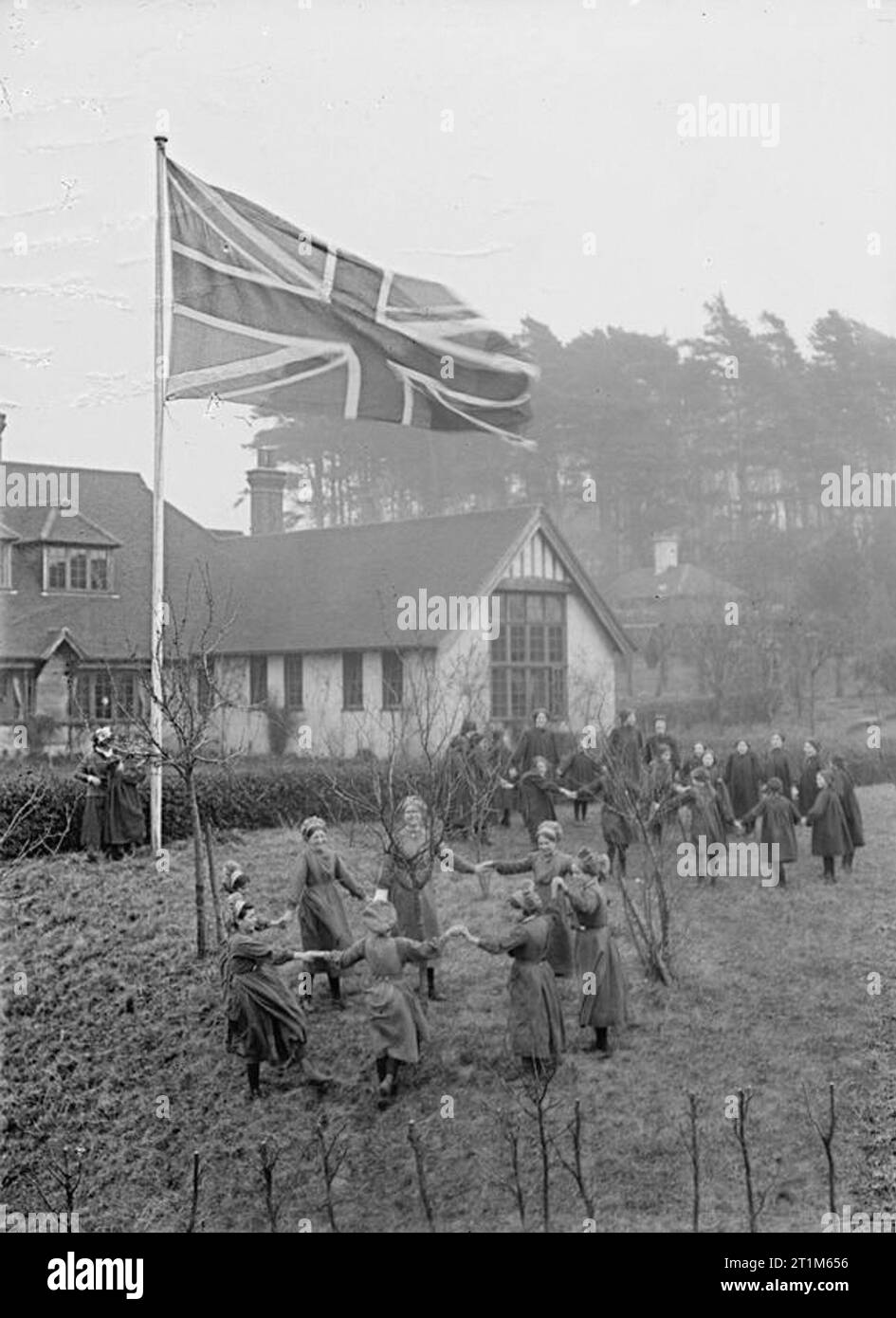 Ministry of Information First World War Official Collection Girls ...