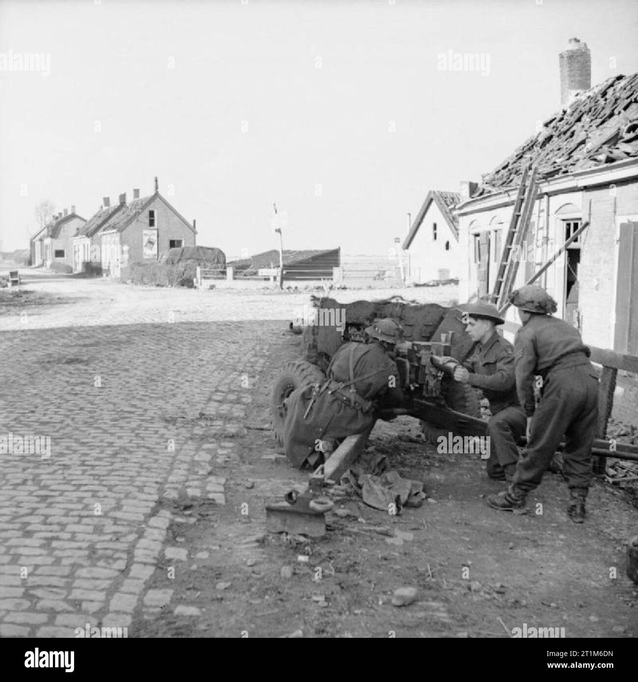 6-pdr anti-tank gun of the 4th Hallamshires, 49th Division, guarding ...