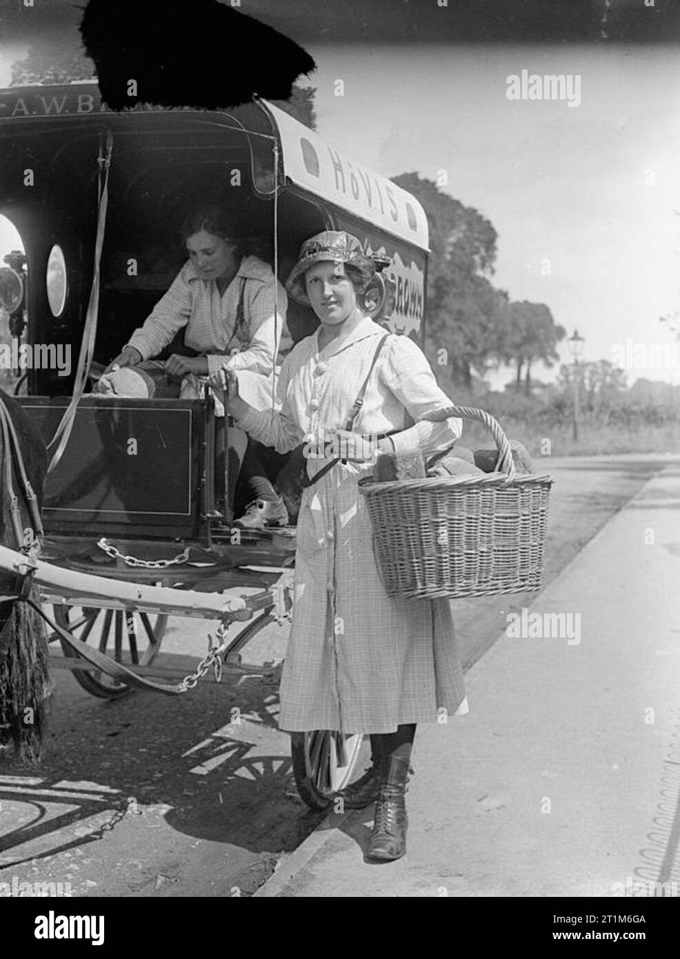 Ministry of Information First World War Official Collection Women baker ...