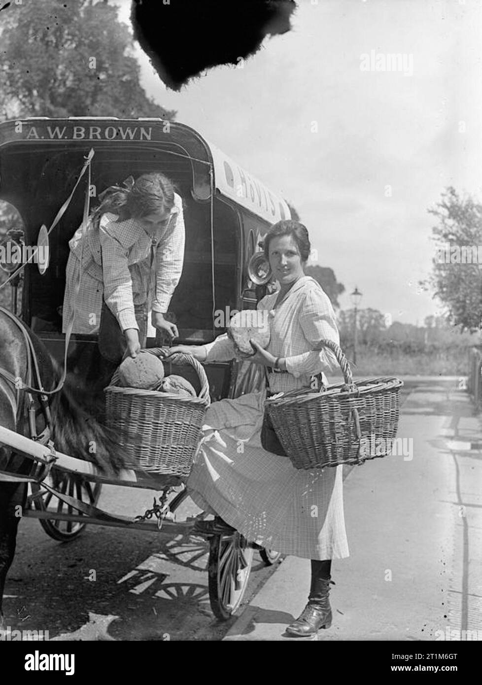 Ministry of Information First World War Official Collection Women baker ...