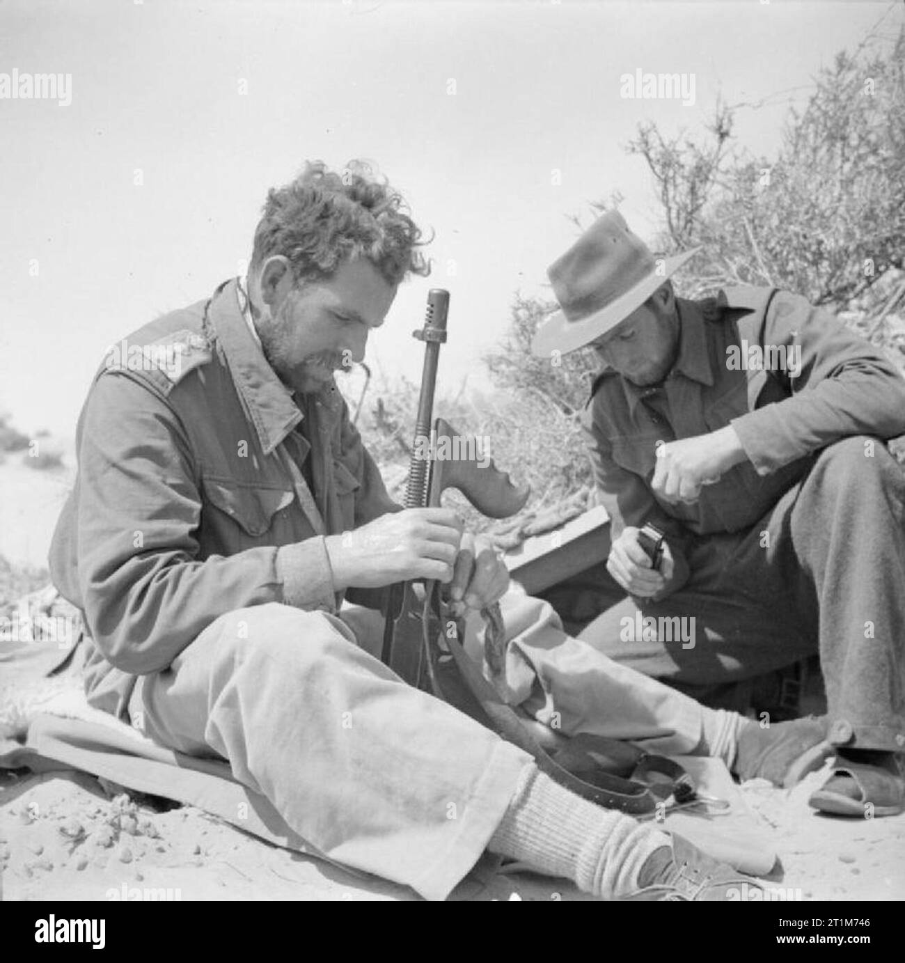 The British Army in North Africa 1942 An LRDG patrol clean their ...