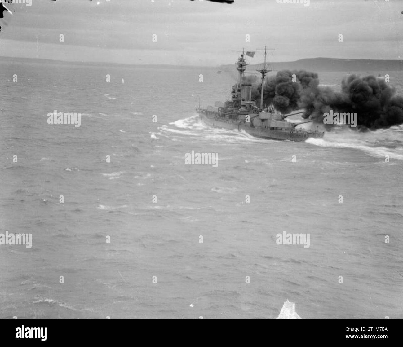 Official First World War Photographers Naval Official: A practice salvo ...