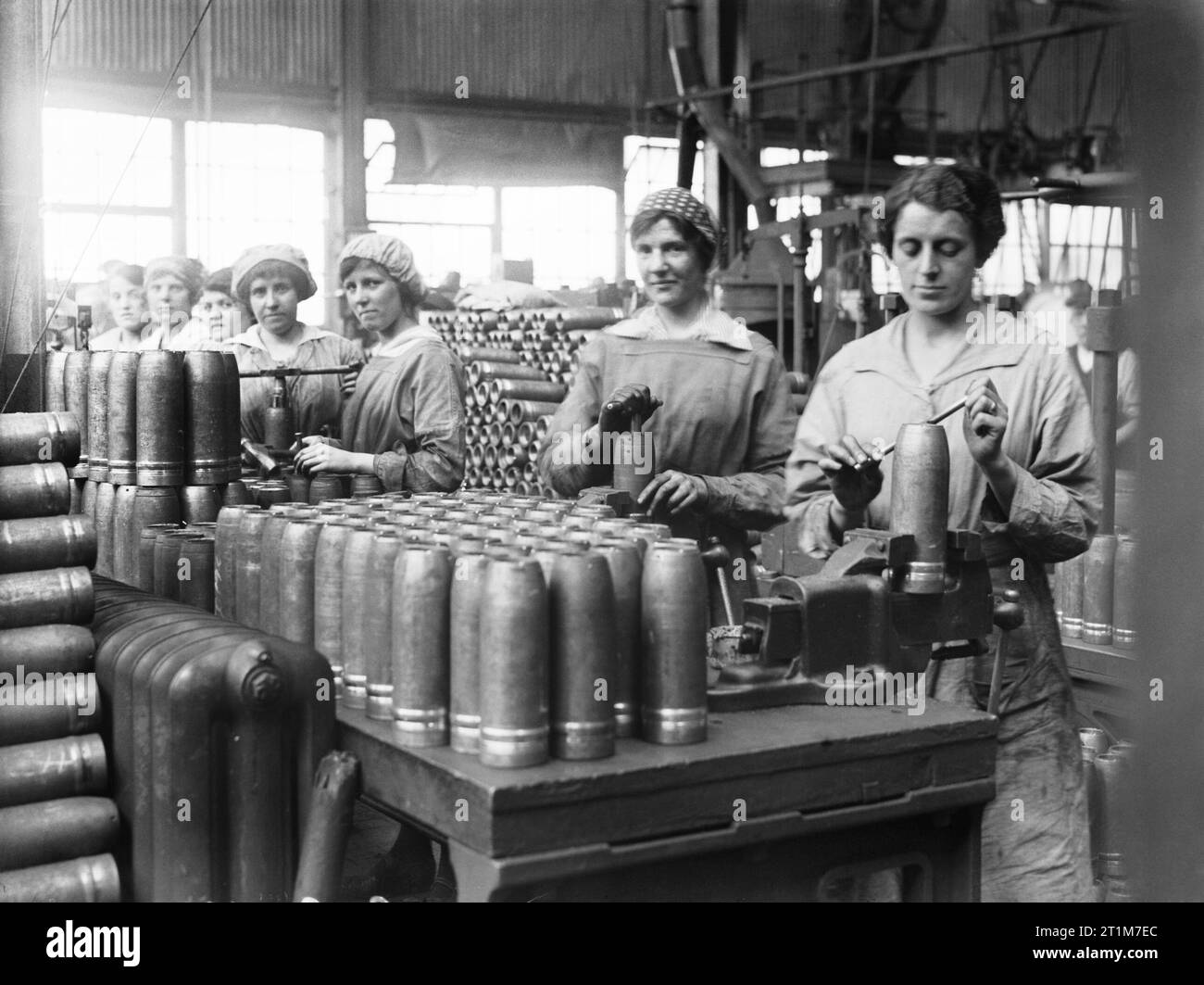 The Arms Production in Britain in the First World War Women war workers ...