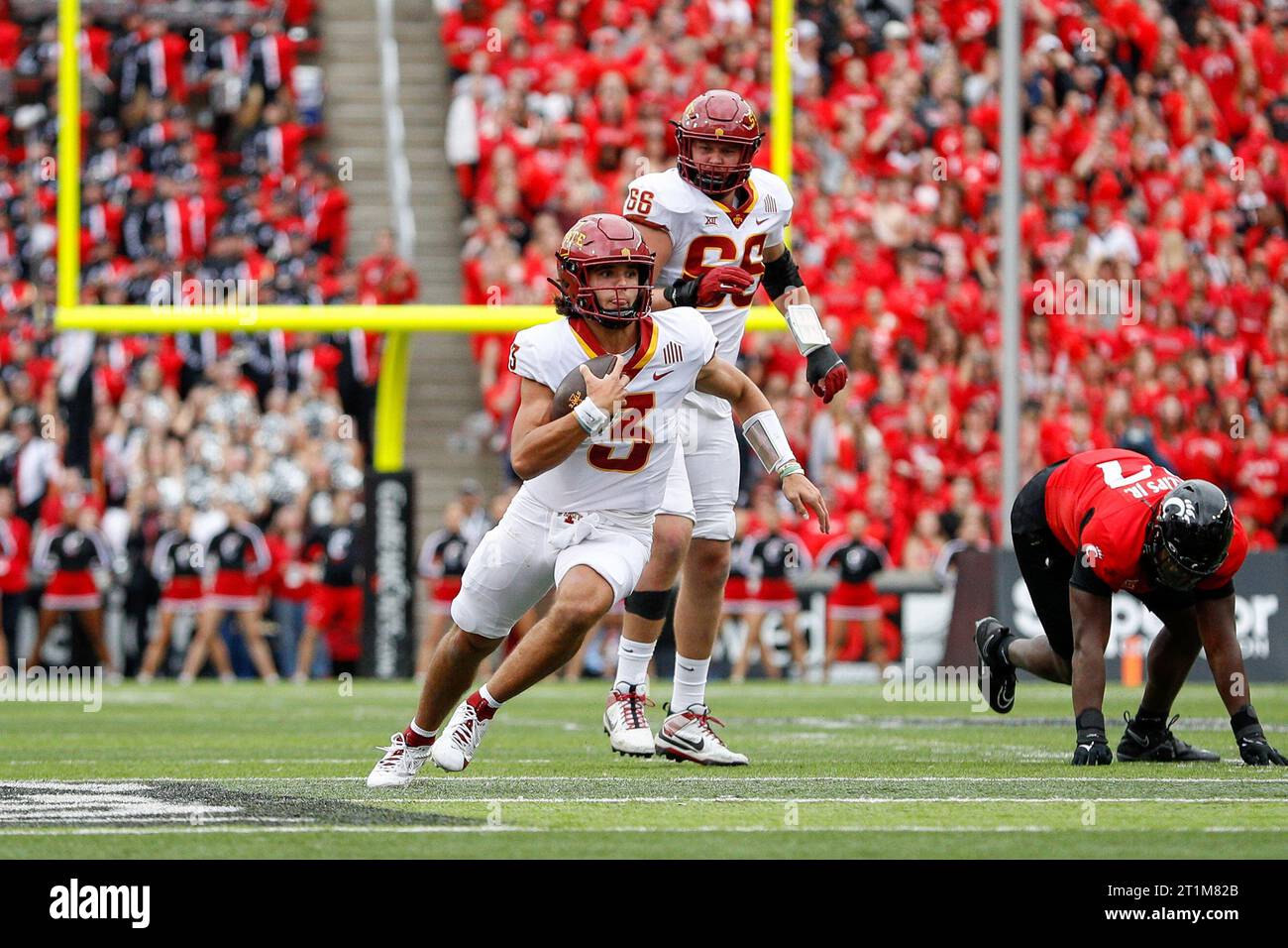 CINCINNATI, OH - OCTOBER 14: Iowa State Cyclones quarterback Rocco ...