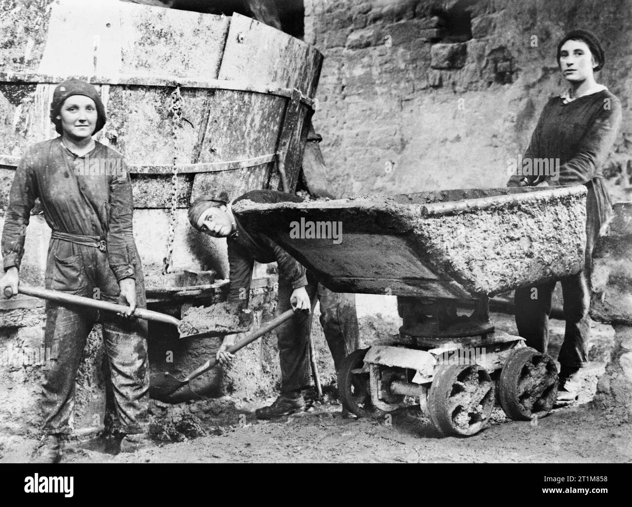 The Employment of Women in Britain, 1914-1918 Three female brick ...