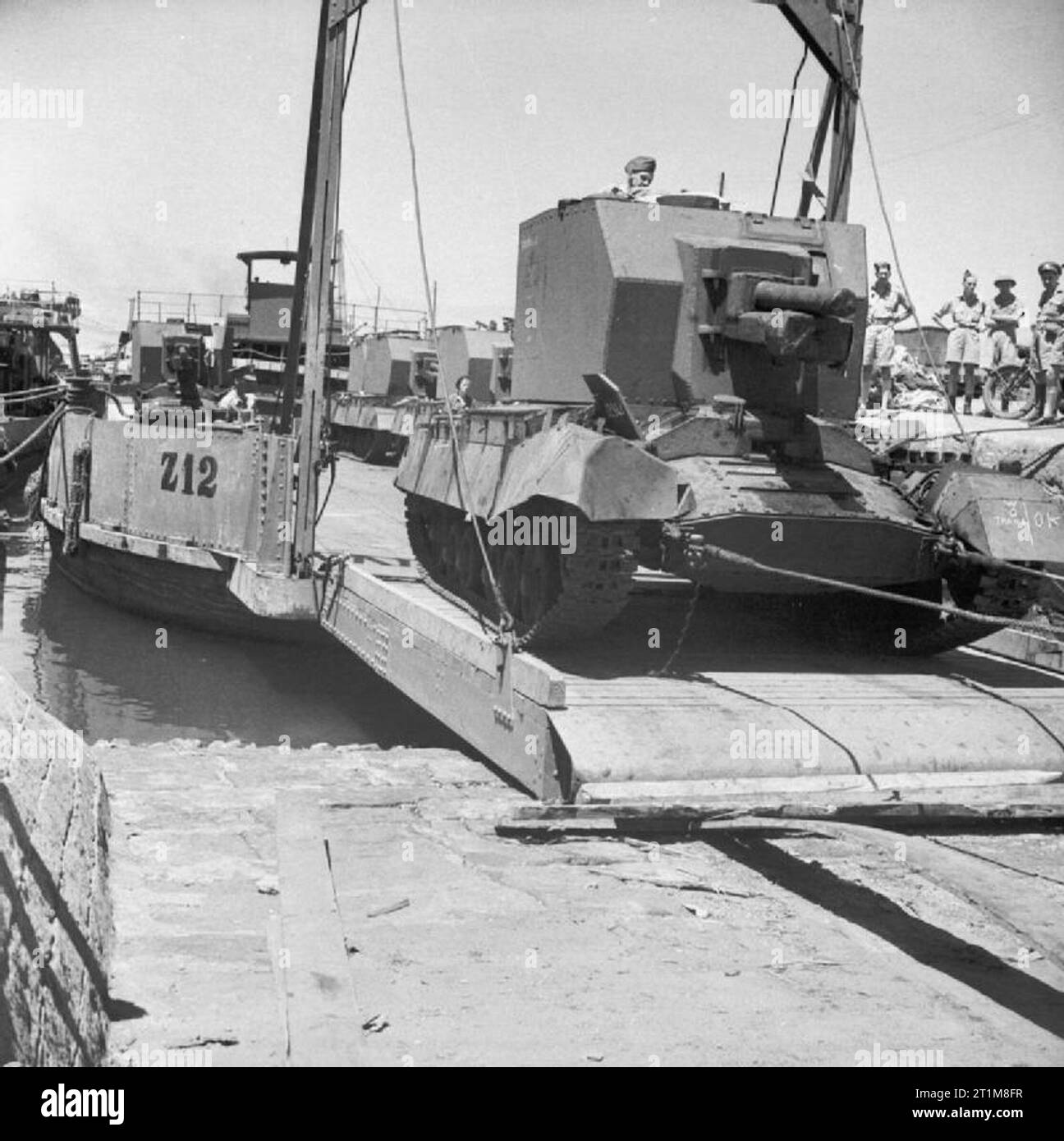 The British Army in North Africa 1942 Bishop 25-pdr self-propelled gun ...