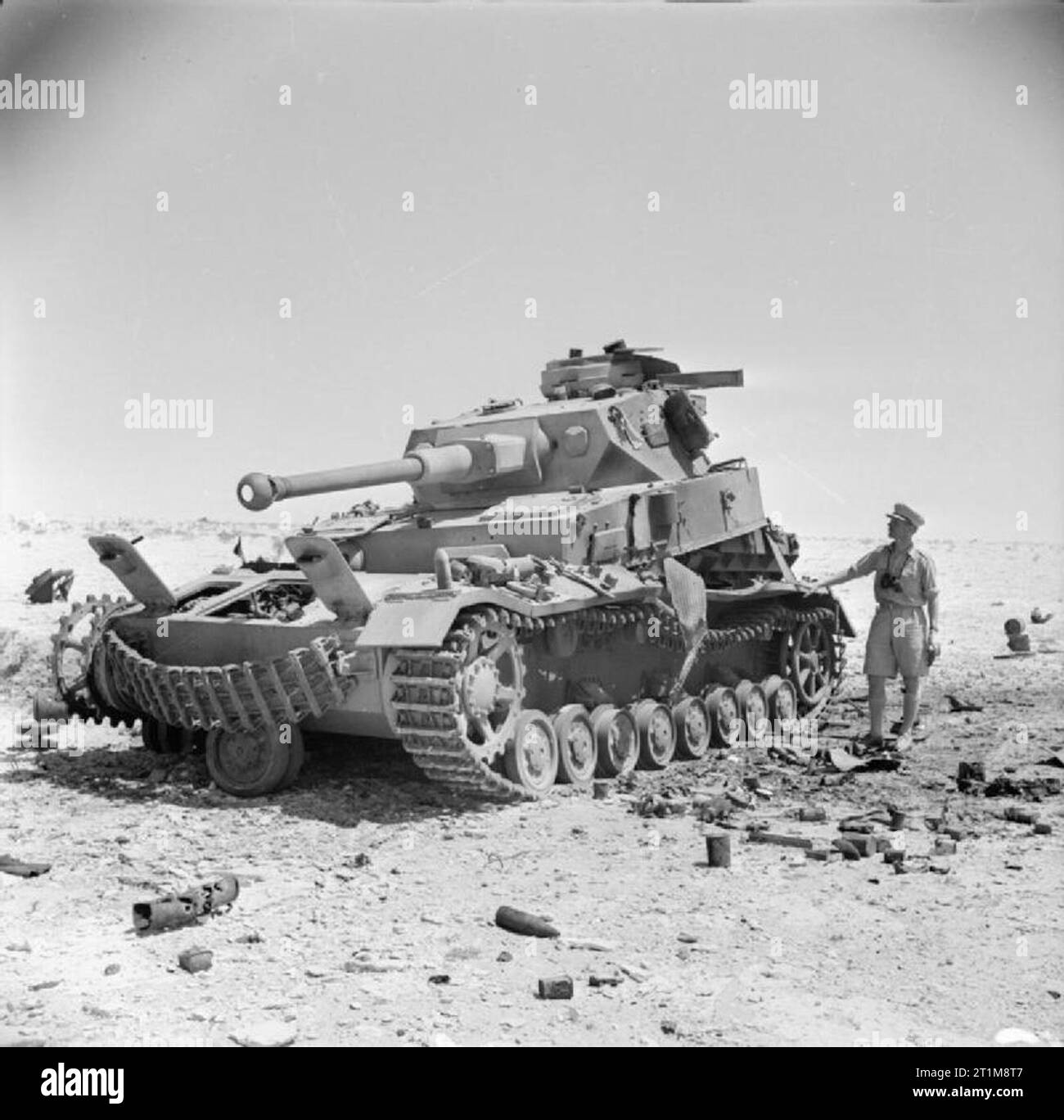 The British Army in North Africa 1942 A knocked-out German PzKpfw IV ...