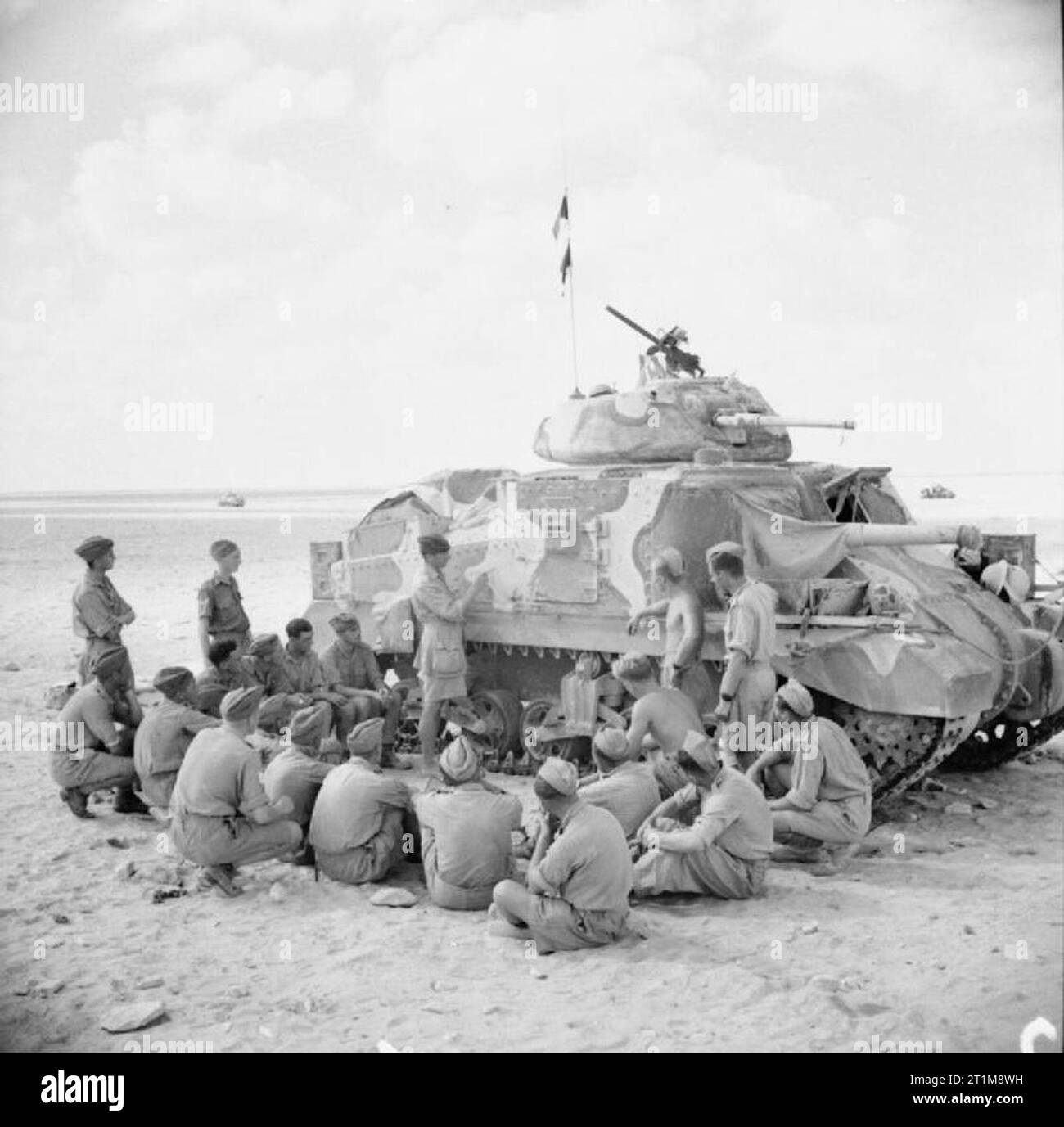 The British Army in North Africa 1942 Tank crews receiving instruction ...