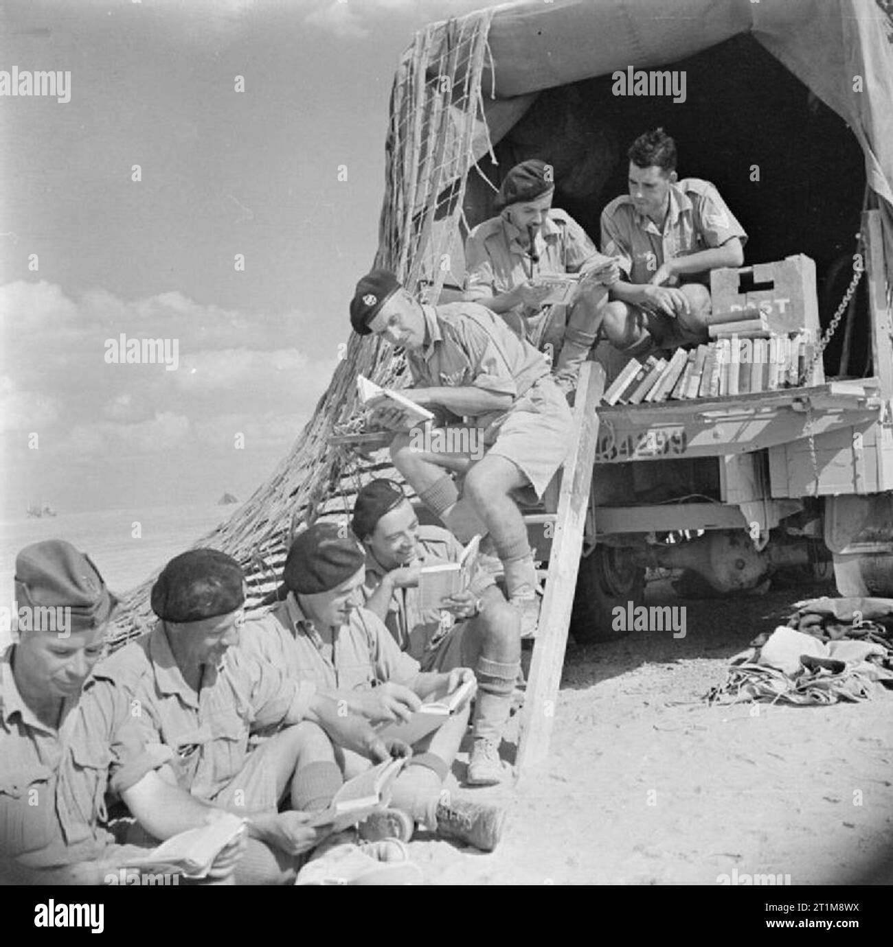 The British Army in North Africa 1942 Tank crews of 2nd Armoured ...