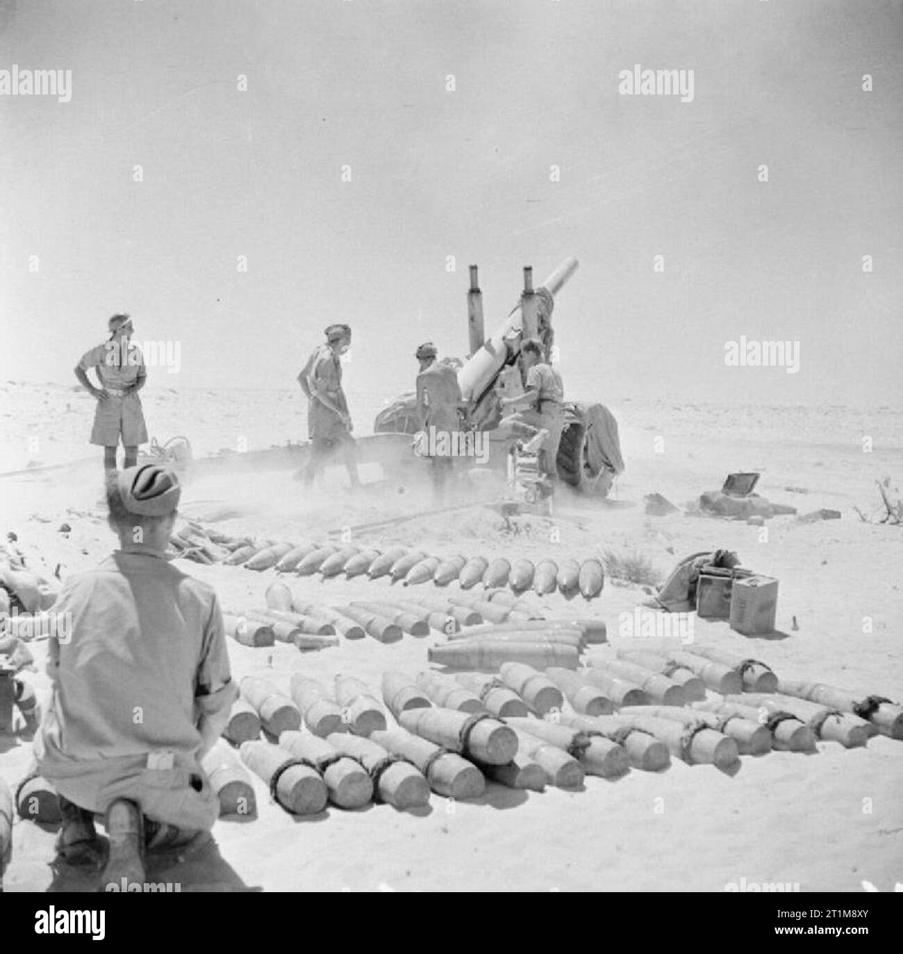 The British Army in North Africa 1942 A British 5.5-inch gun in action ...