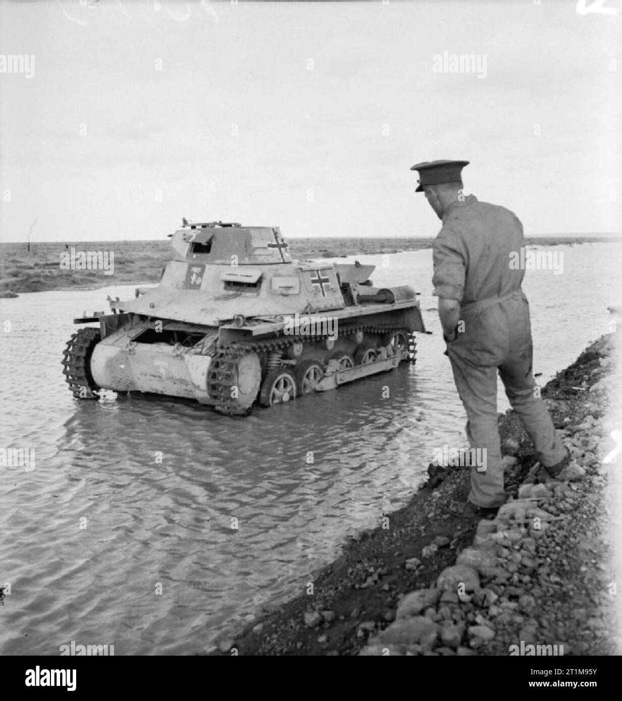 1942 tank desert british Black and White Stock Photos & Images - Alamy