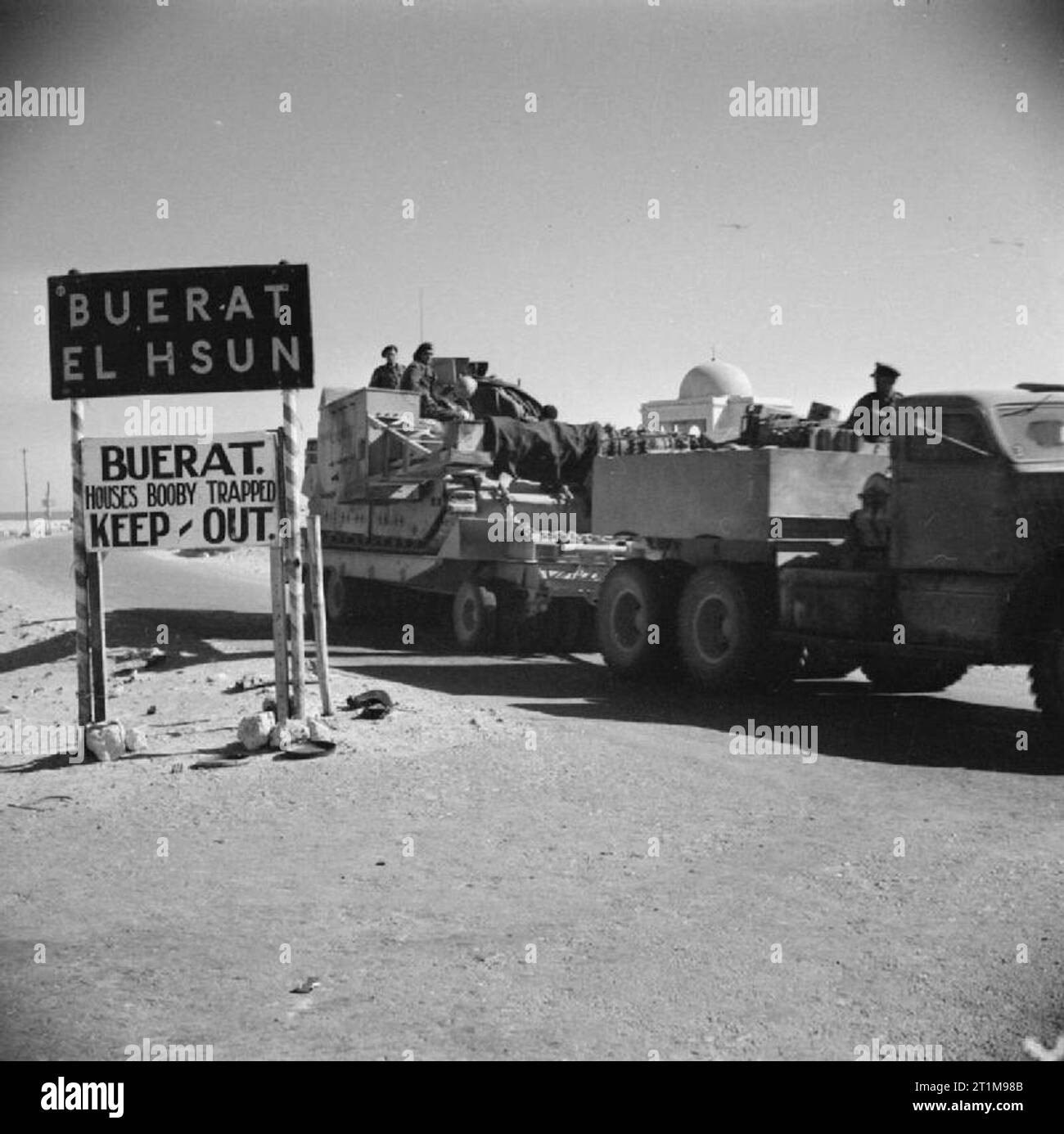The British Army in North Africa 1943 A Diamond T tank transporter ...