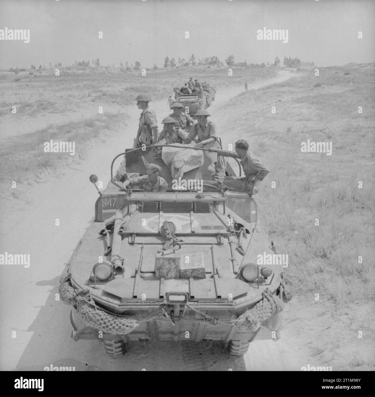 The British Army in North Africa 1943 DUKWs carrying 6-pdr anti-tank ...