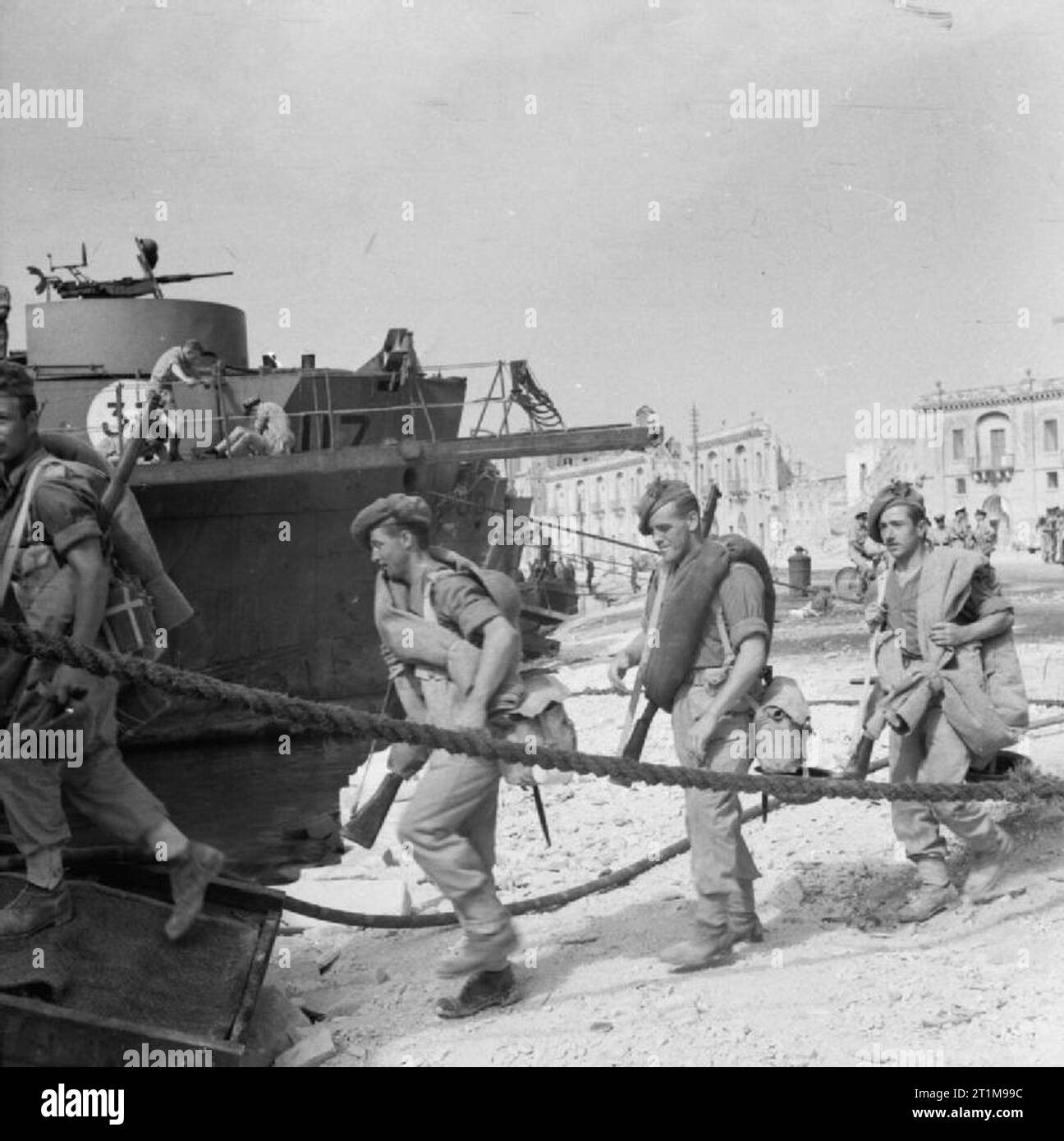 The British Army in North Africa 1943 Troops embarking into landing ...