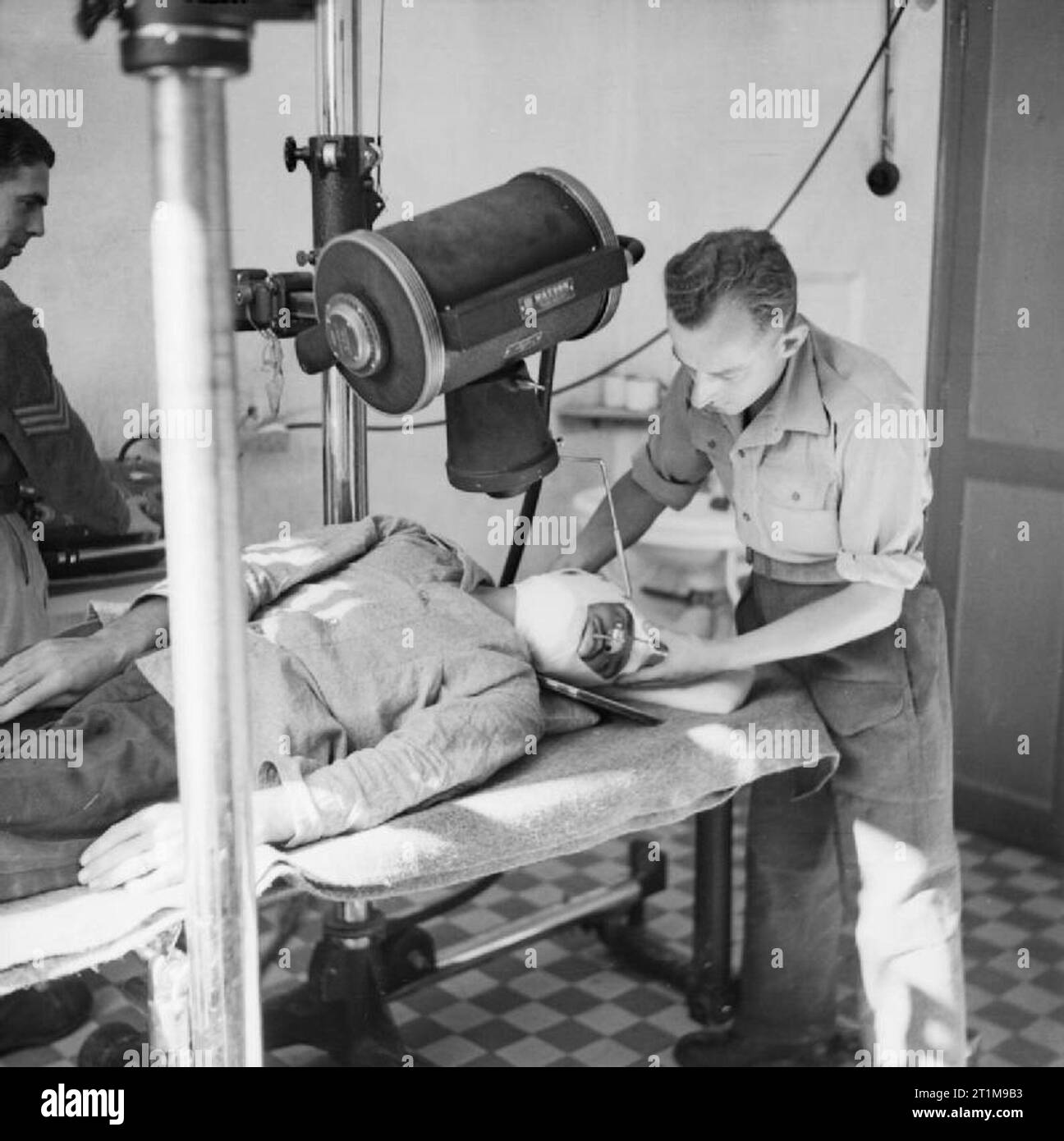 The British Army in North Africa 1943 A soldier undergoing an X-ray ...