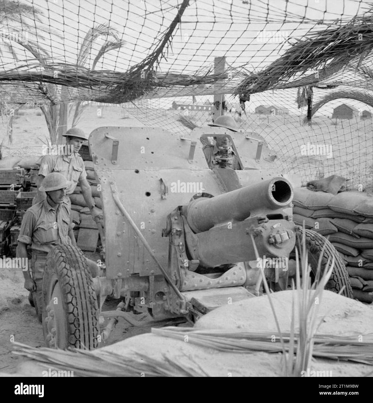 The British Army in North Africa, 1940 A 4.5 inch Howitzer camouflaged ...