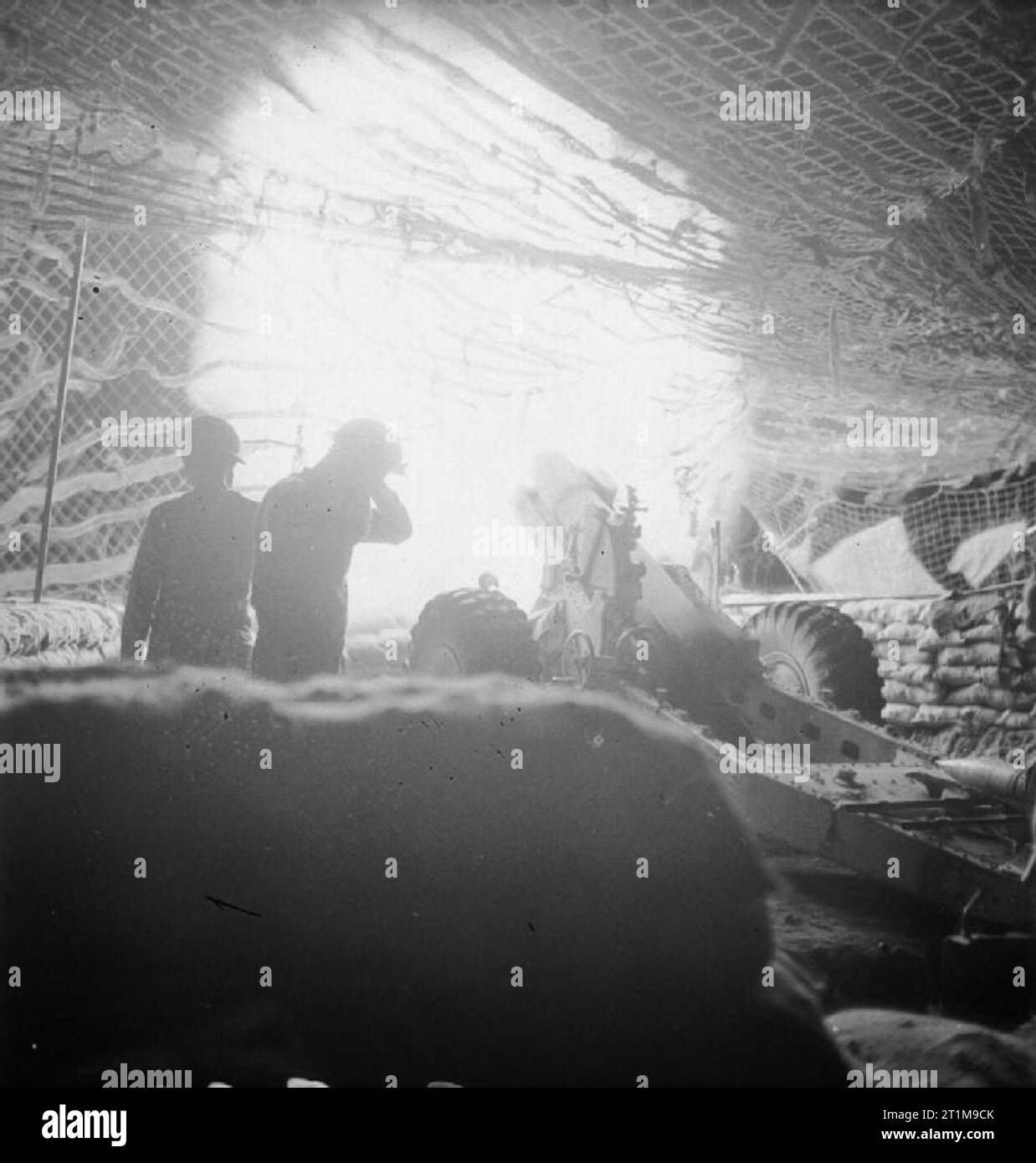 The British Army in North the Middle East 1941 A 6-inch howitzer being ...