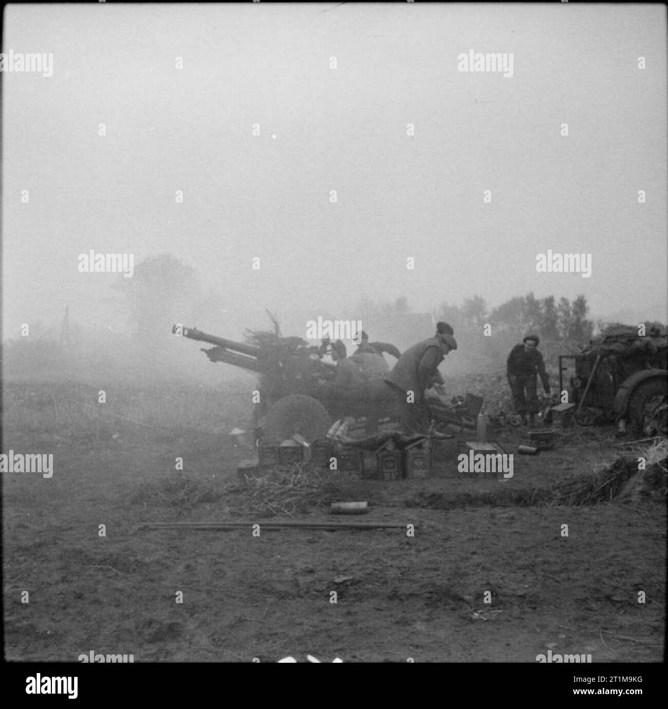 The British Army in North-west Europe 1944-45 25-pdr field guns in ...