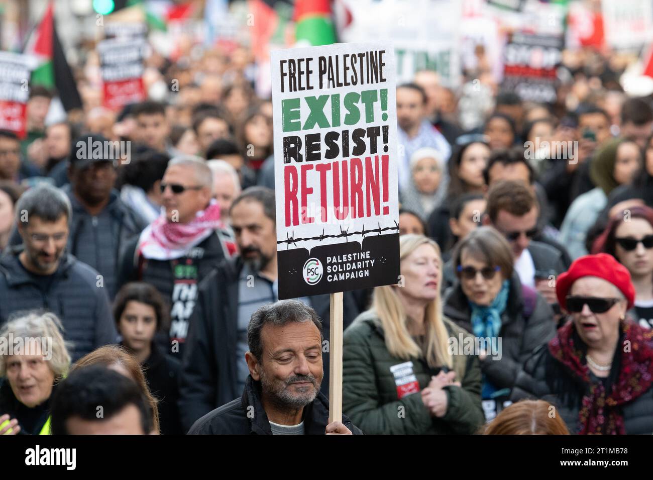London, UK. 14 October, 2023. Thousands of Palestine supporters march ...