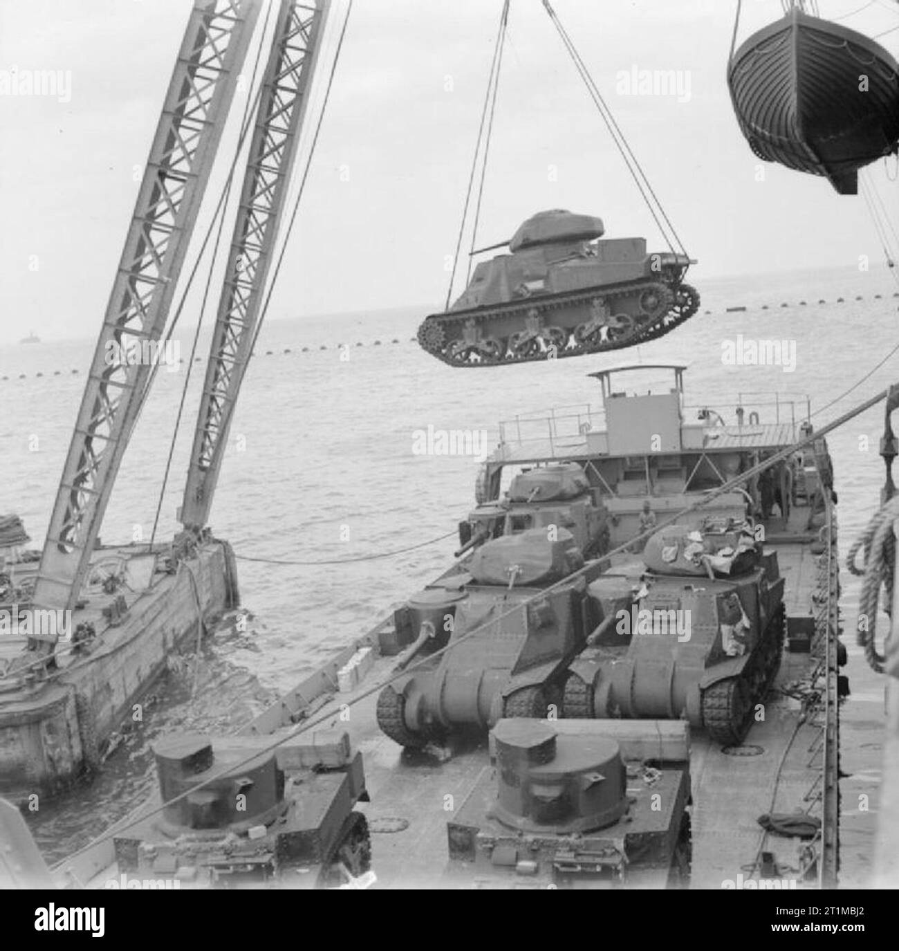 The British Army in the Middle East 1942 New Grant tanks being loaded ...