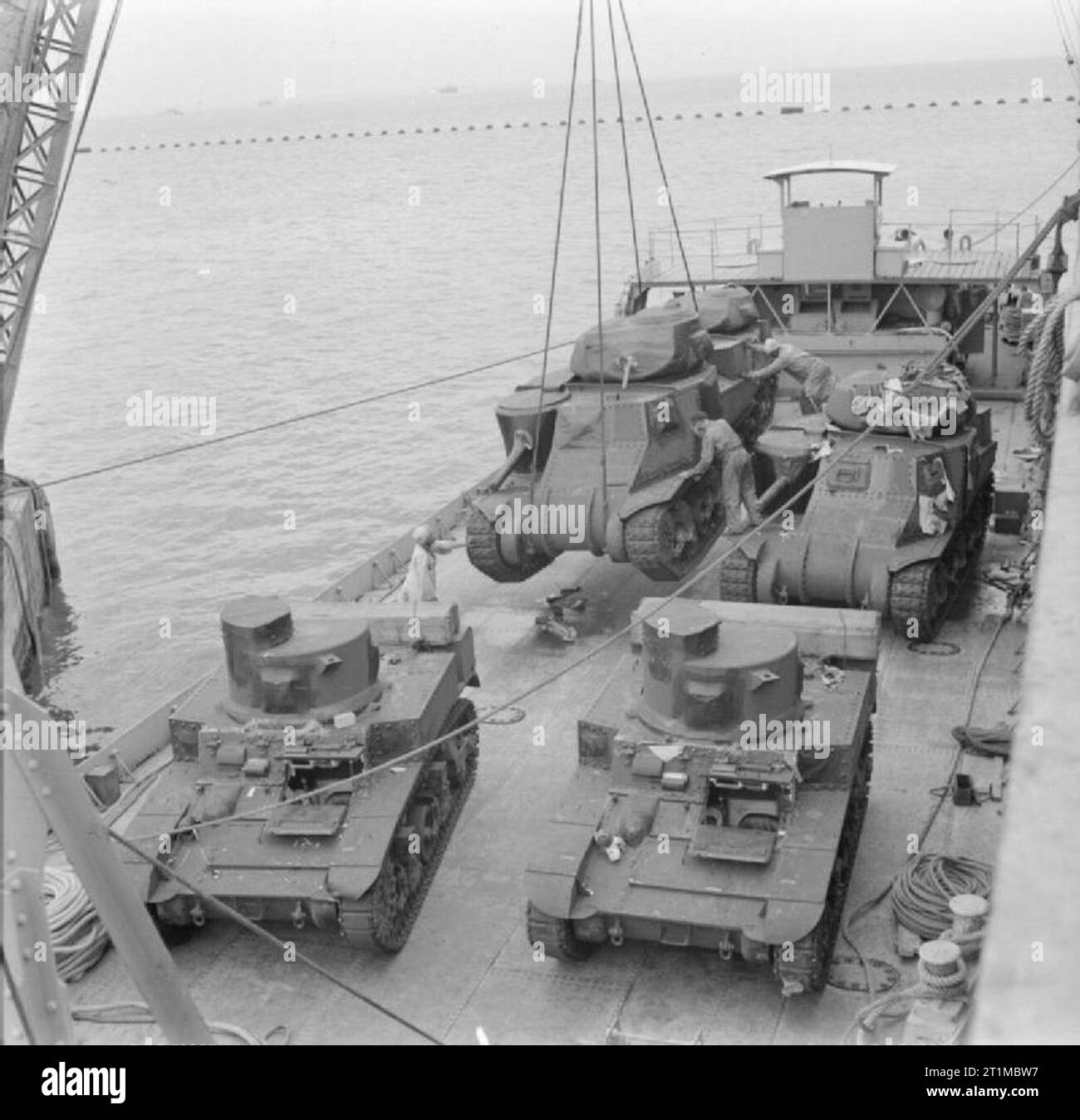 The British Army in the Middle East 1942 New Grant and Stuart tanks ...