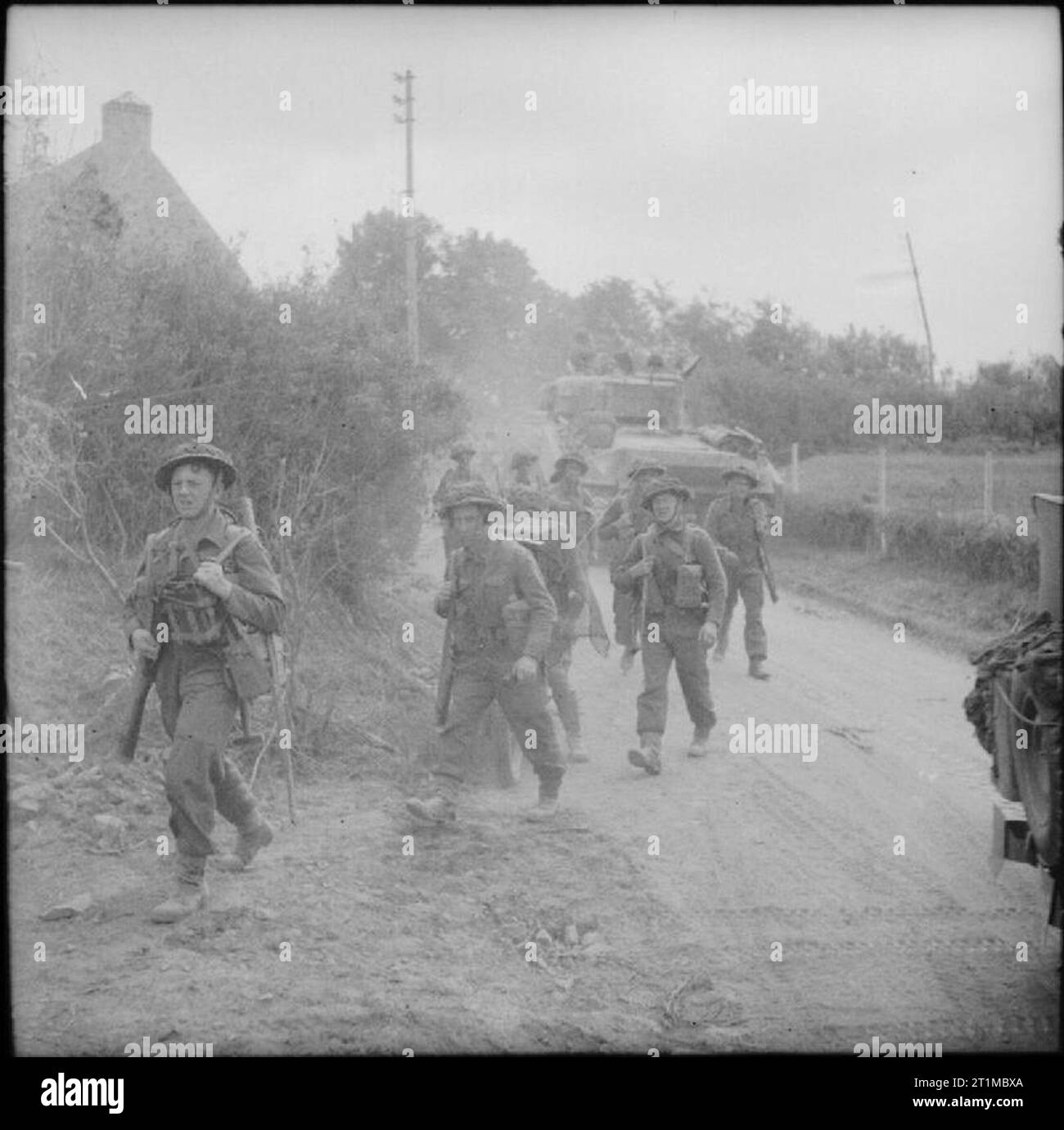 The British Army in the Normandy Campaign 1944 Infantry moving up ...
