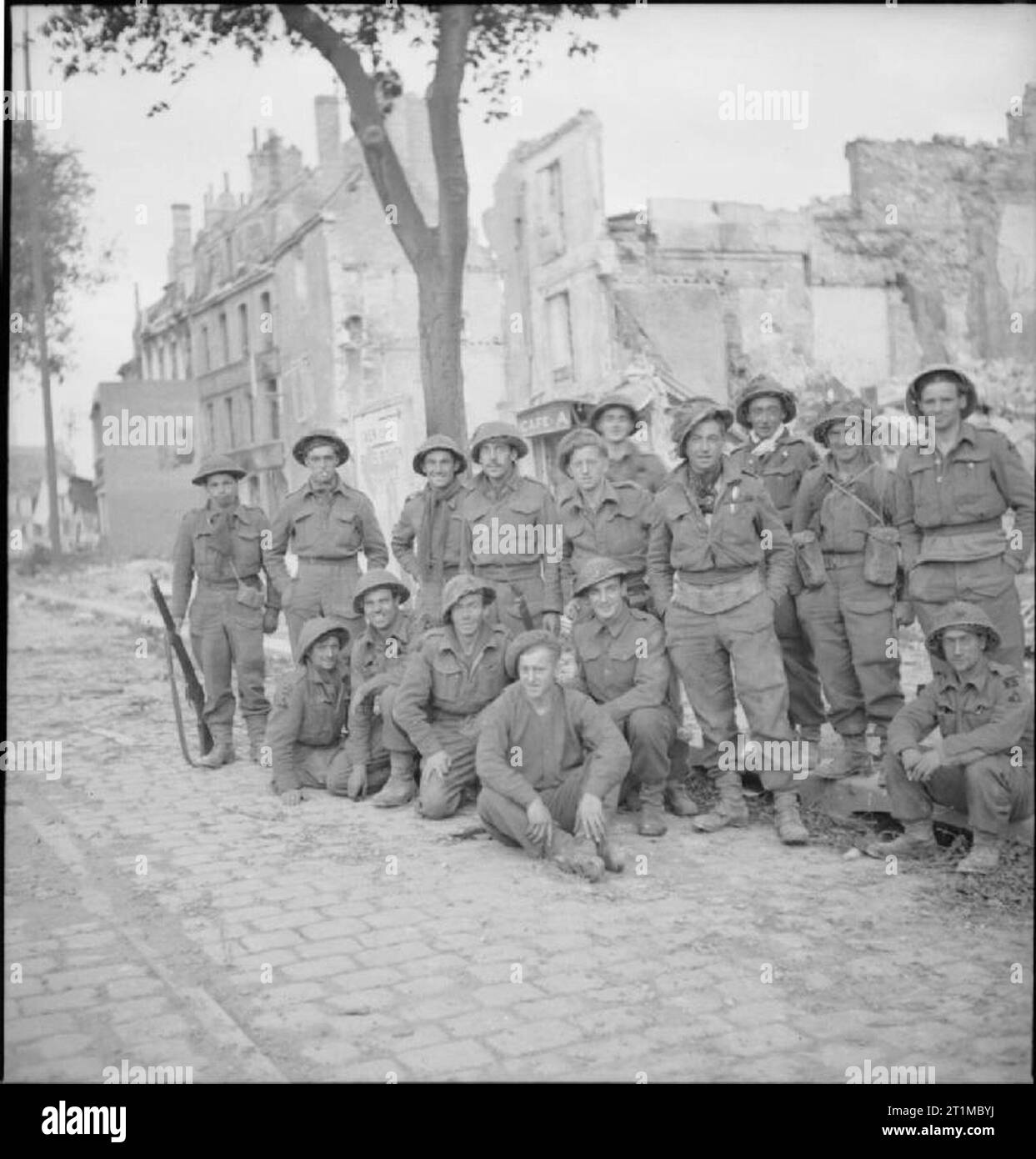 The British Army in the Normandy Campaign 1944 Men of 1st King's Own ...