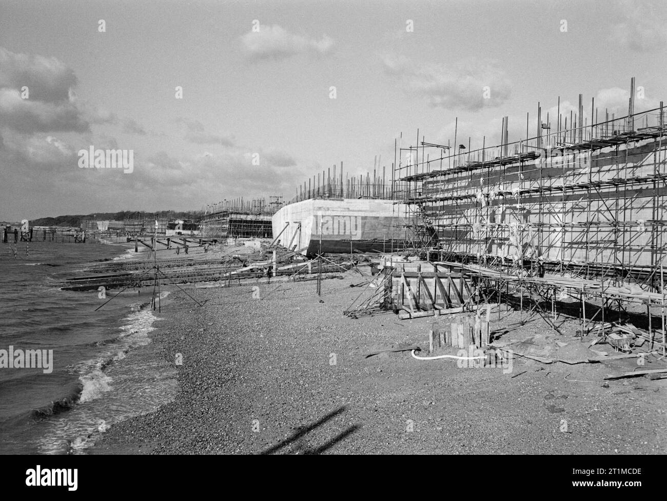 The British Army in the United Kingdom 1939-1945 A view along Stokes ...