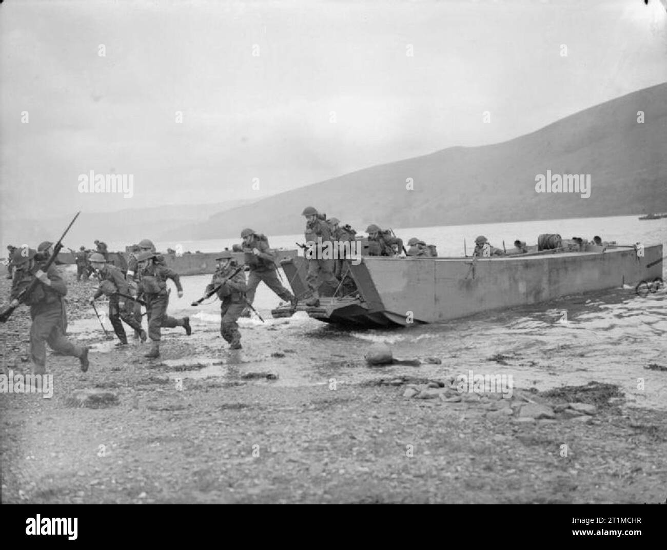 The British Army in the United Kingdom 1939-45 Troops charge ashore ...