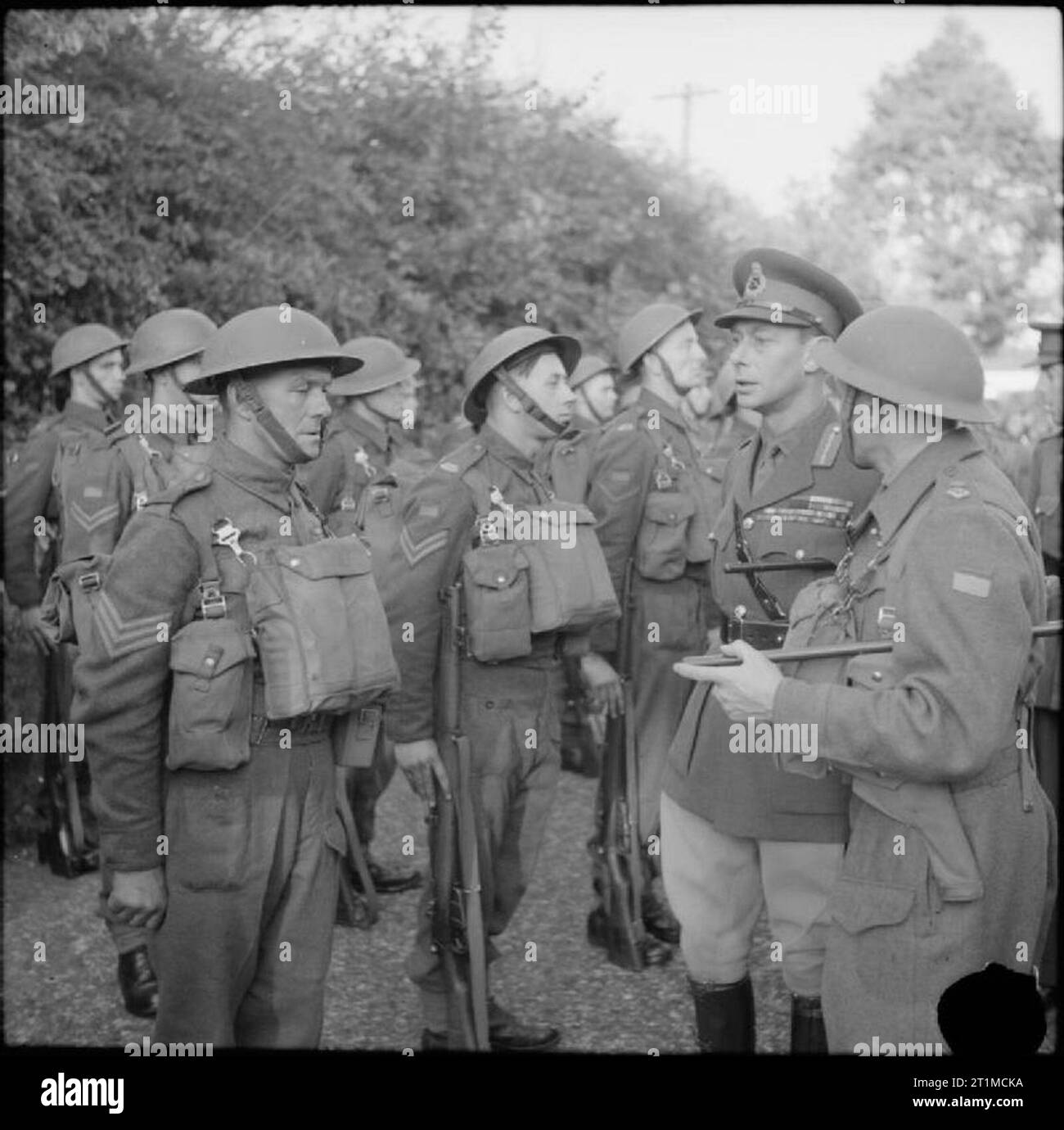 The British Army in the United Kingdom 1939-45 The King inspects men of ...