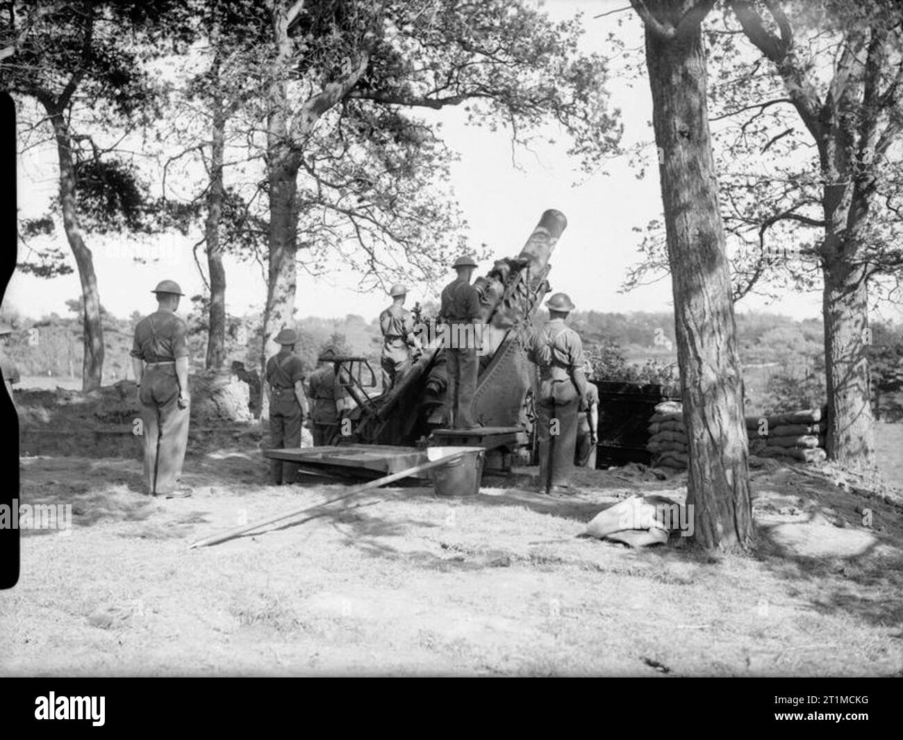 The British Army in the United Kingdom 1939-45 9.2-inch howitzer of ...