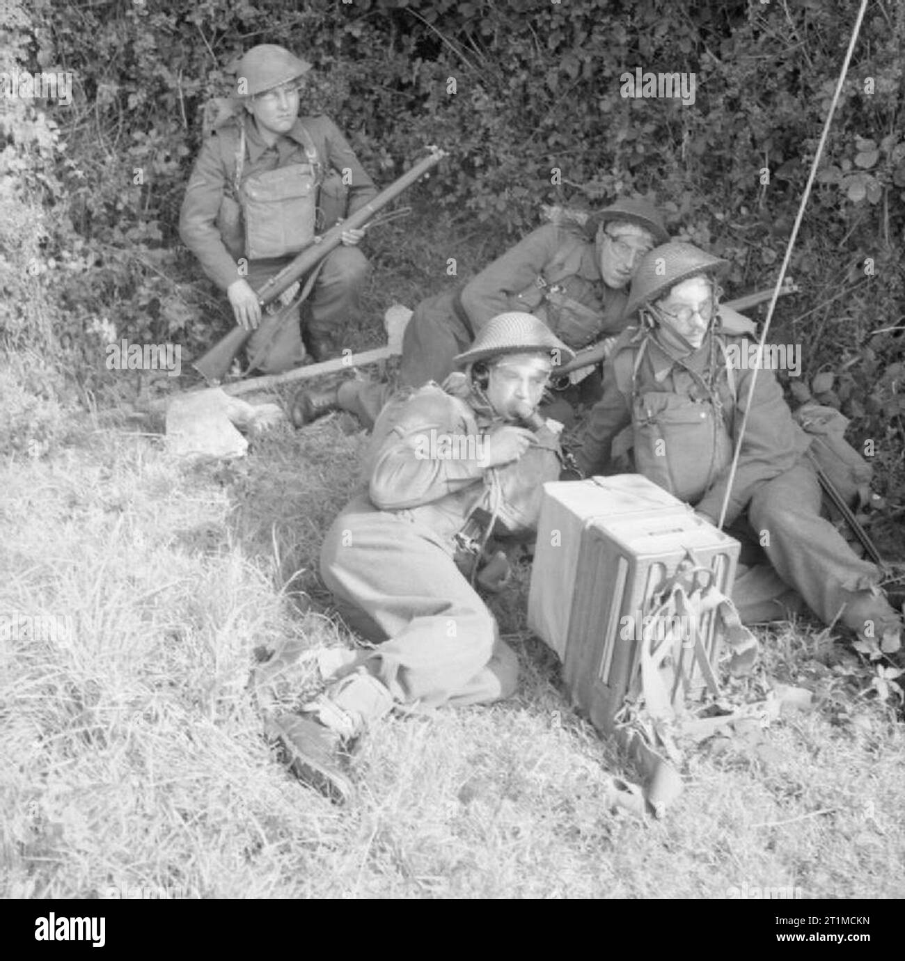 The British Army in the United Kingdom 1939-45 A No.18 wireless set in ...