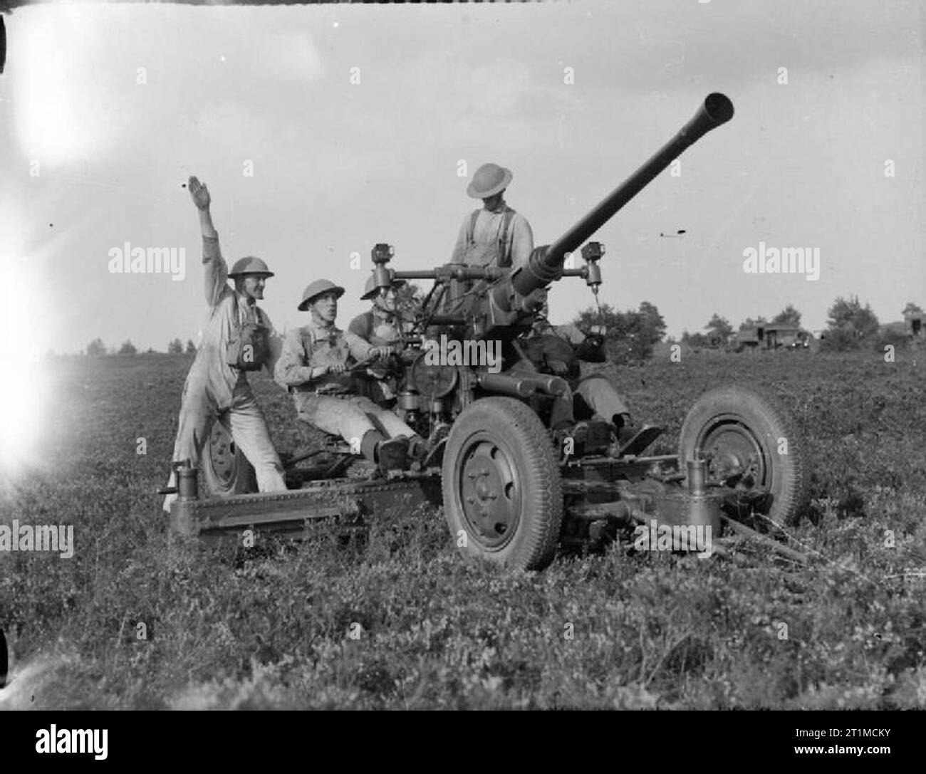 The British Army in the United Kingdom 1939-45 Bofors gun crew ready ...