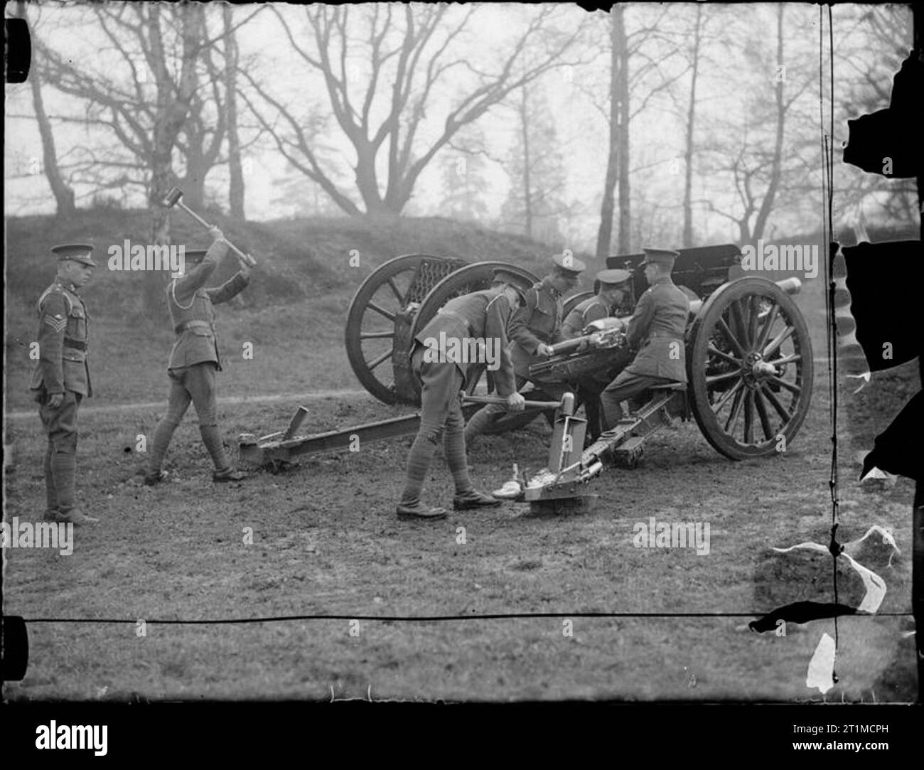 The British Army in the United Kingdom 1939-45 18-pdr gun of 46th Field ...