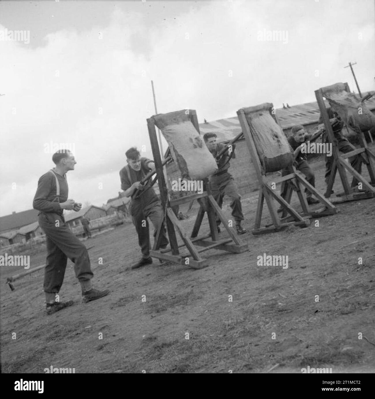 The British Army in the United Kingdom 1939-45 Recruits at an infantry ...