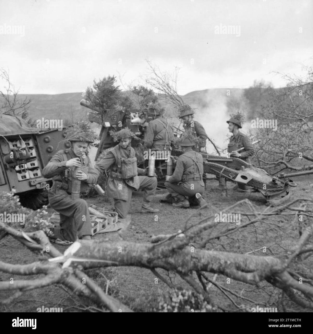 The British Army in the United Kingdom 1939-45 A 25-pdr field gun of ...