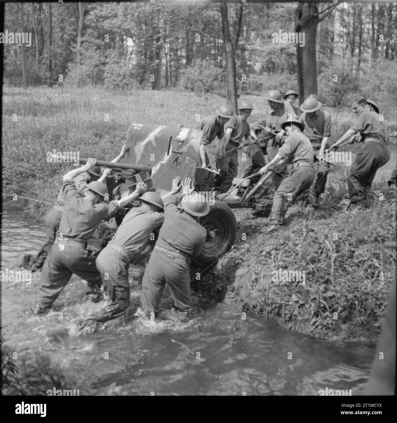 The British Army in the United Kingdom 1939-45 Men of 53rd Anti-Tank ...