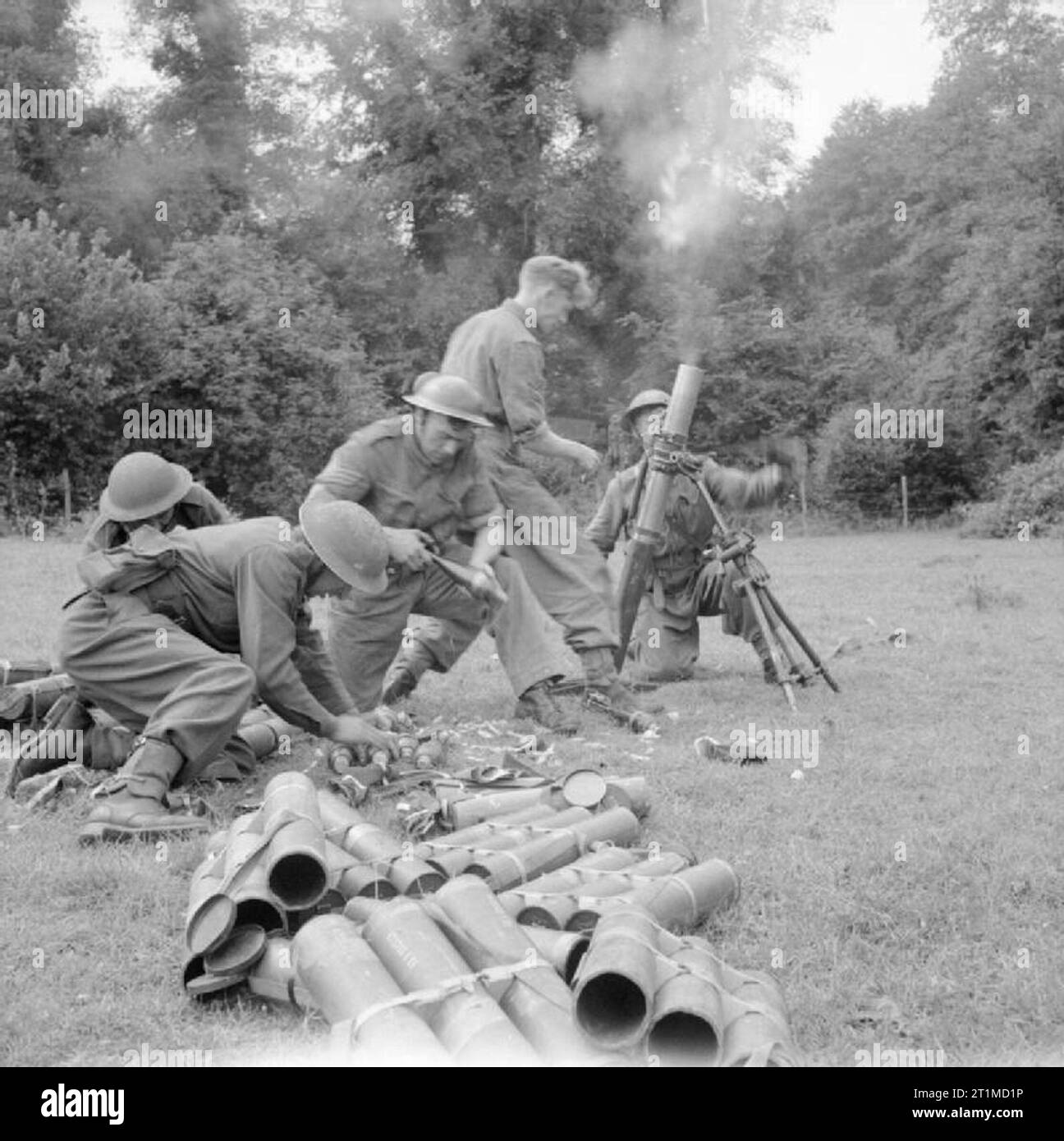 The British Army in the United Kingdom 1939-45 3-inch mortar section in ...