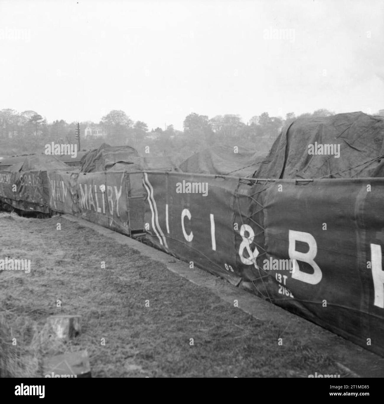 The British Army in the United Kingdom 1939-45 Tanks on railway ...