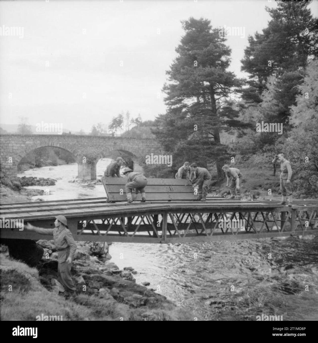 The British Army in the United Kingdom 1939-45 Royal Engineers lay a ...