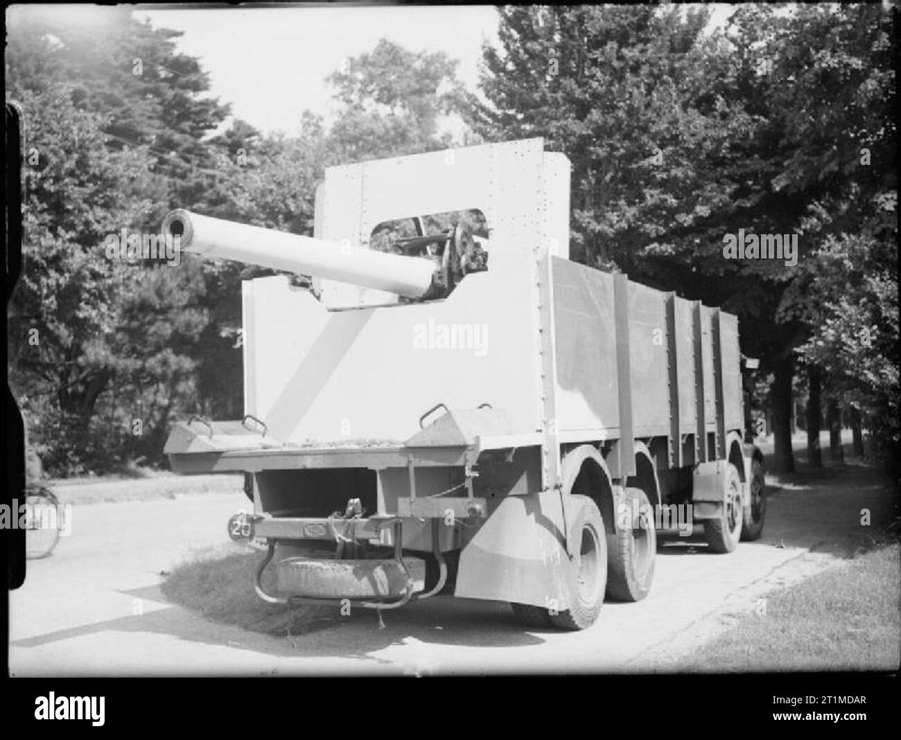 The British Army in the United Kingdom 1939-45 4-inch mobile gun ...