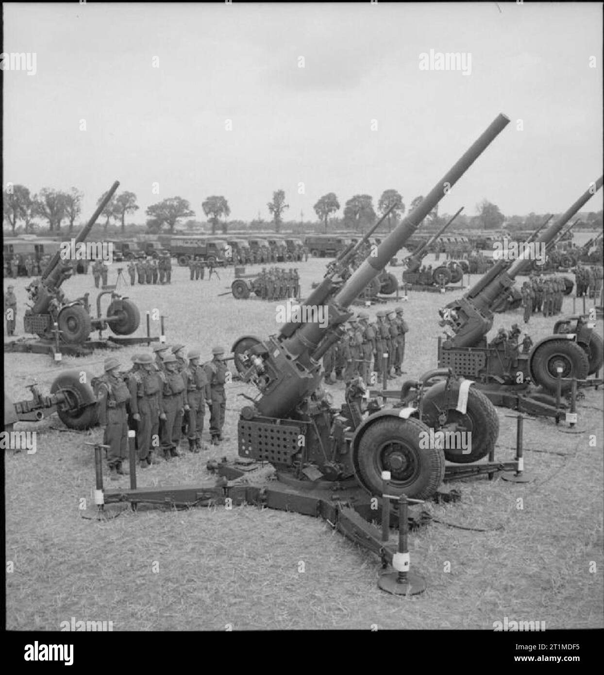 The British Army in the United Kingdom 1939-45 3.7-inch guns of an anti ...