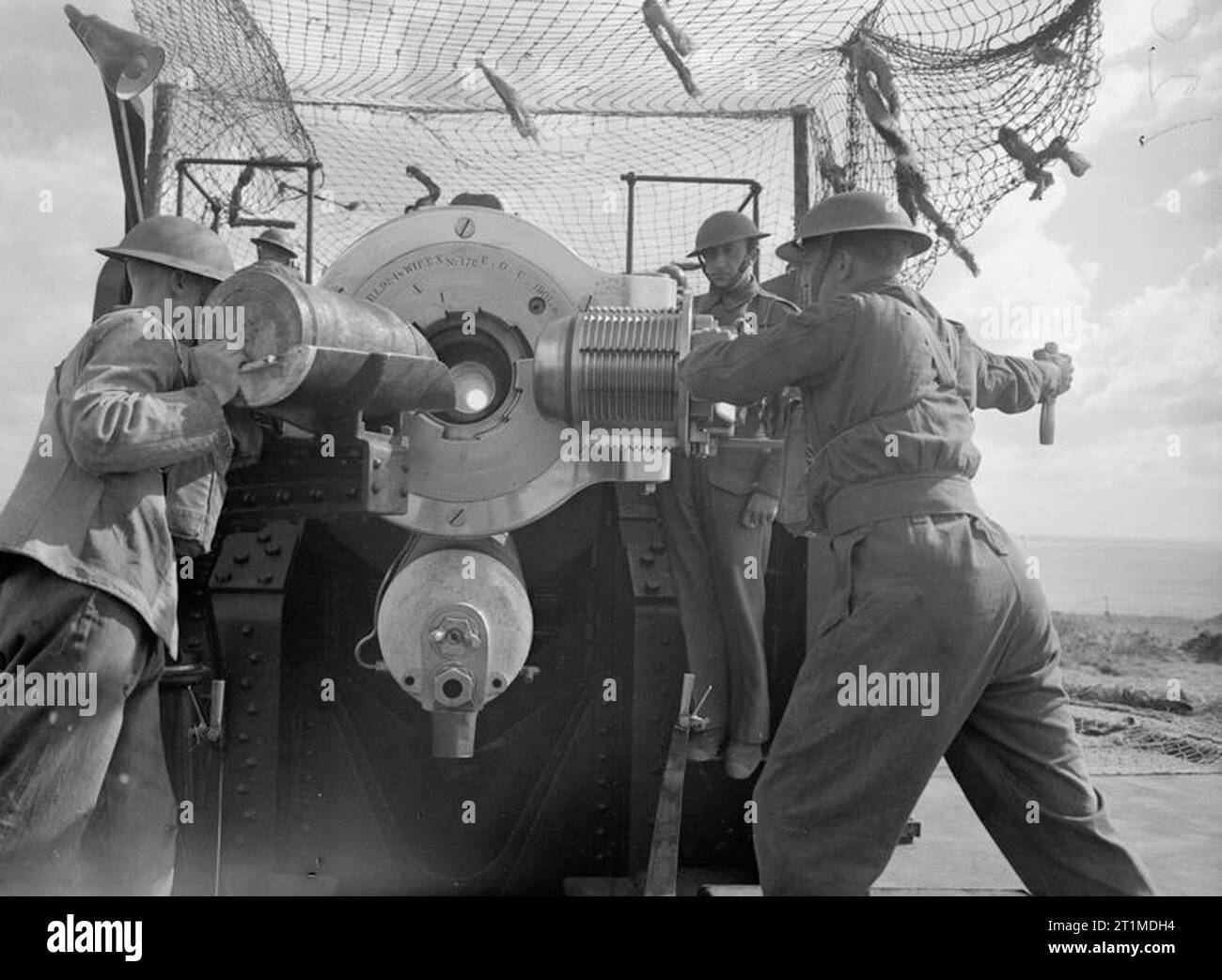 The British Army in the United Kingdom 1939-45 A shell being swung on ...
