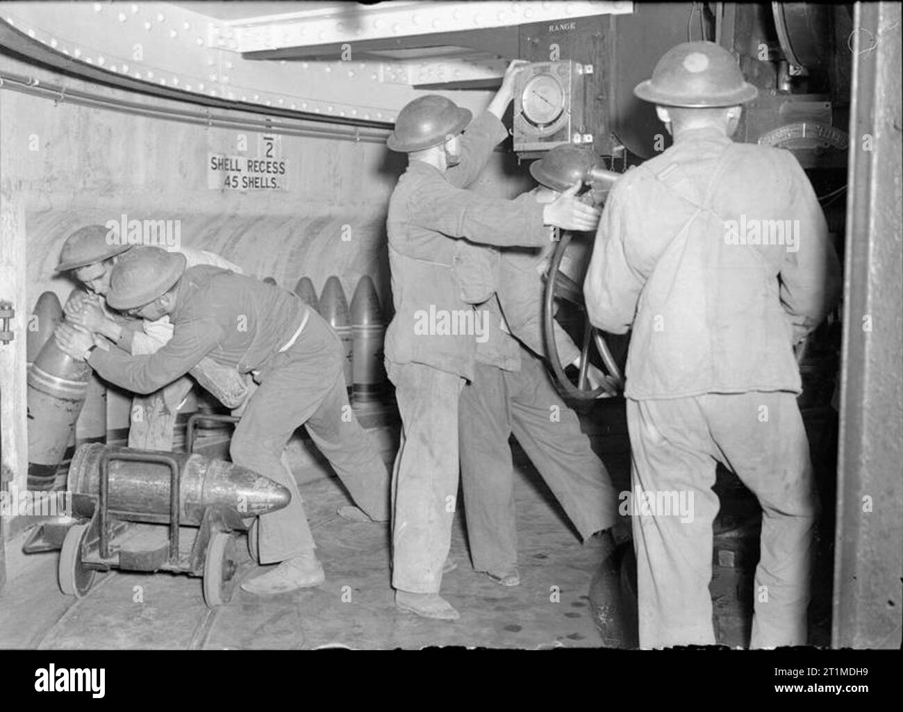 The British Army in the United Kingdom 1939-45 In the magazine room ...