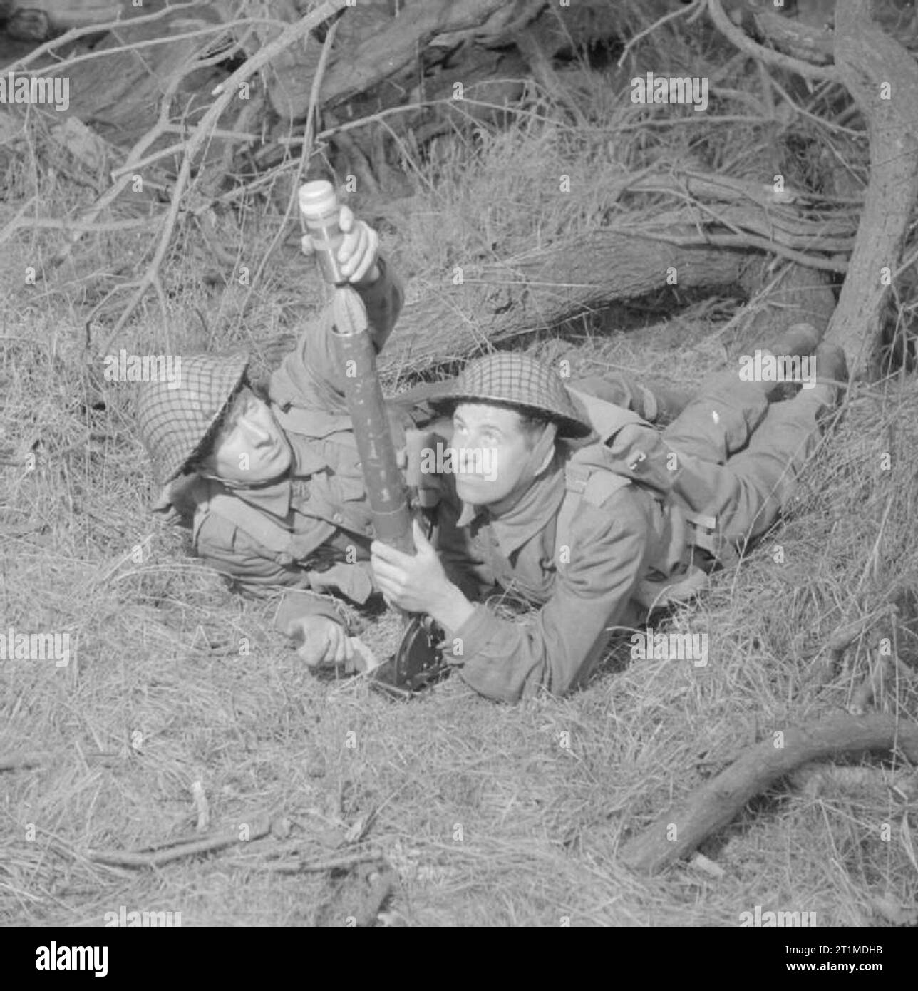 The British Army in the United Kingdom 1939-45 2-inch mortar team in ...