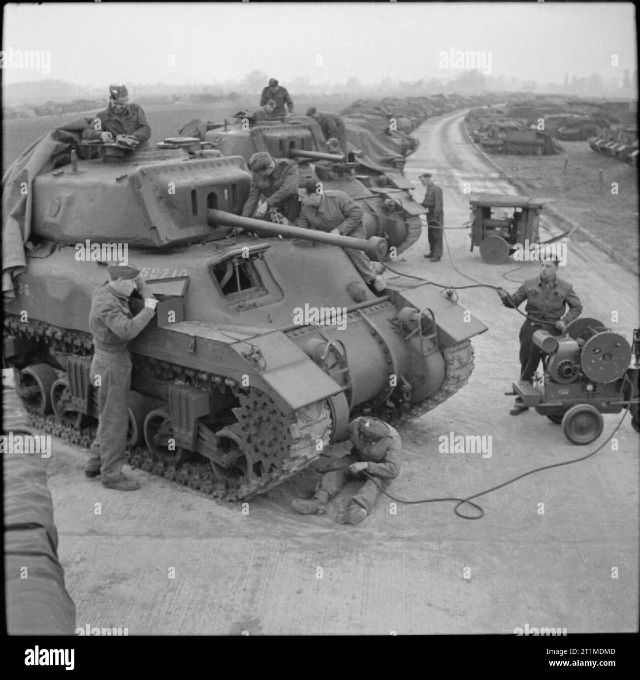 The British Army in the United Kingdom 1939-45 Canadian-built Ram II ...